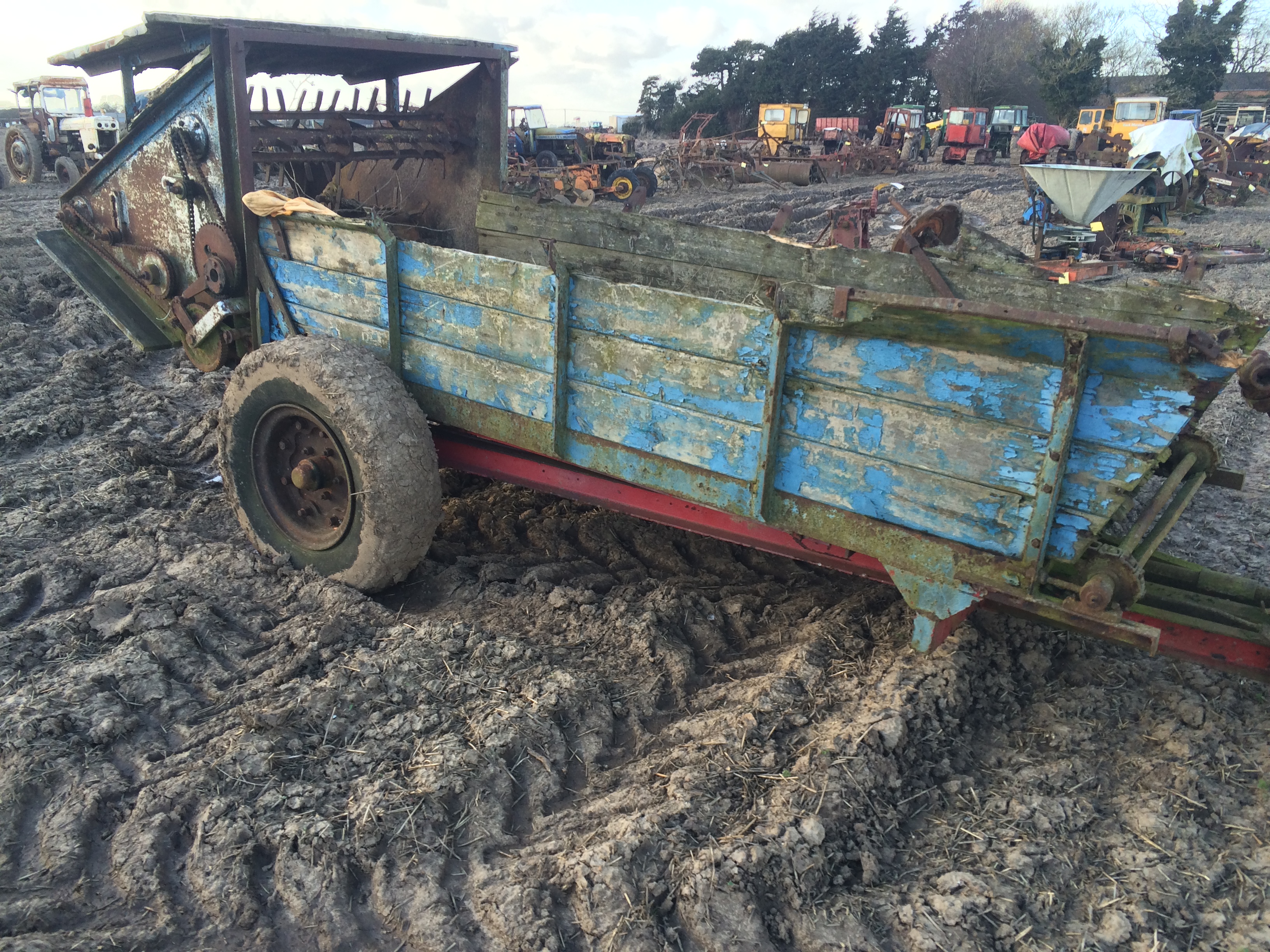 VINTAGE REAR-DISCHARGE MUCK SPREADER