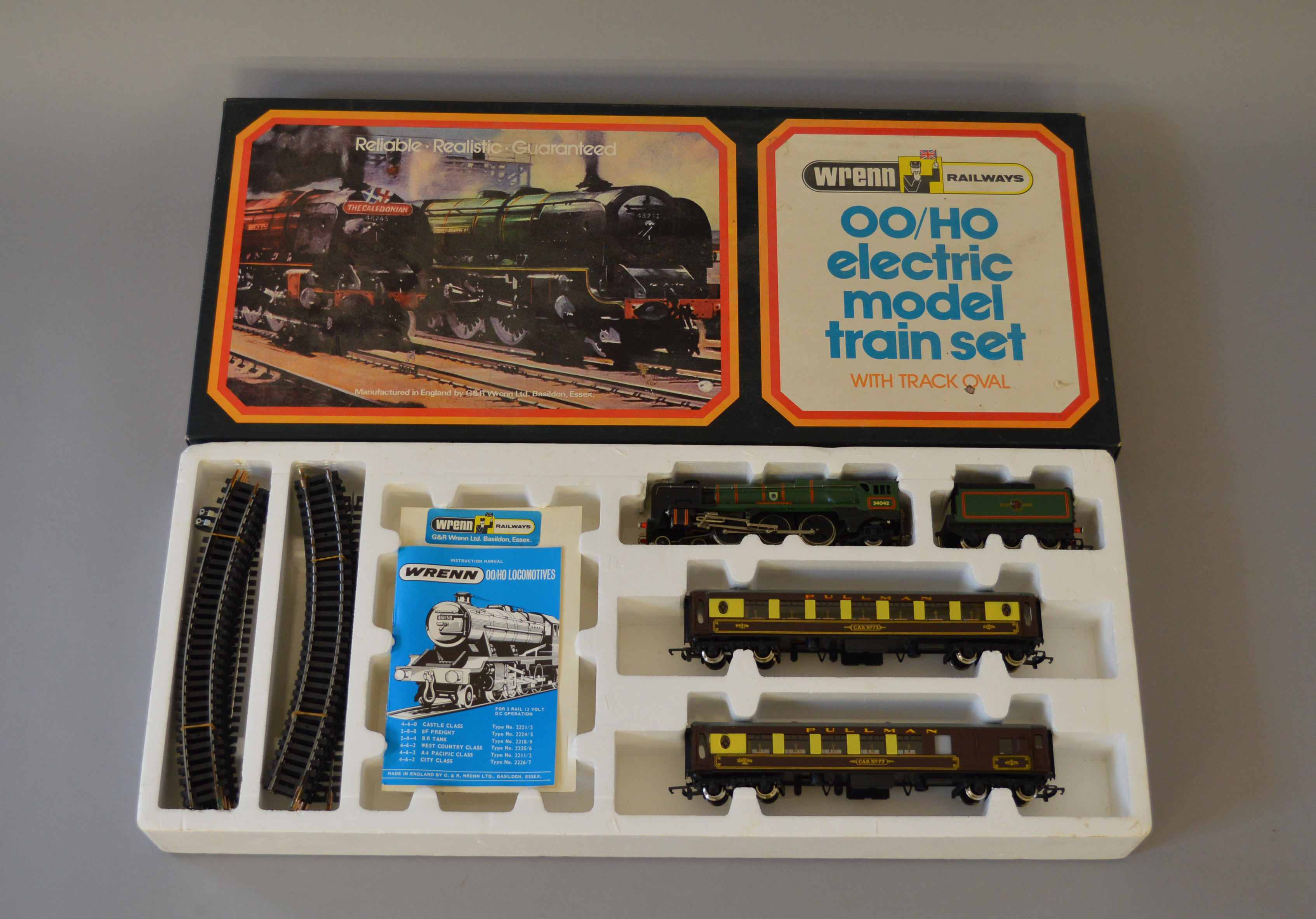 OO Gauge. Wrenn. Pullman train set No.3. "Dorchester" locomotive, 2 ...