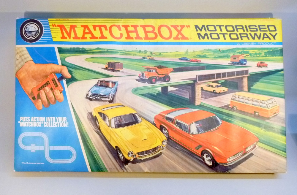 TWO BOXED MATCHBOX ROADWAYS SET - MOTORISED MOTORWAY SET M2 A ...