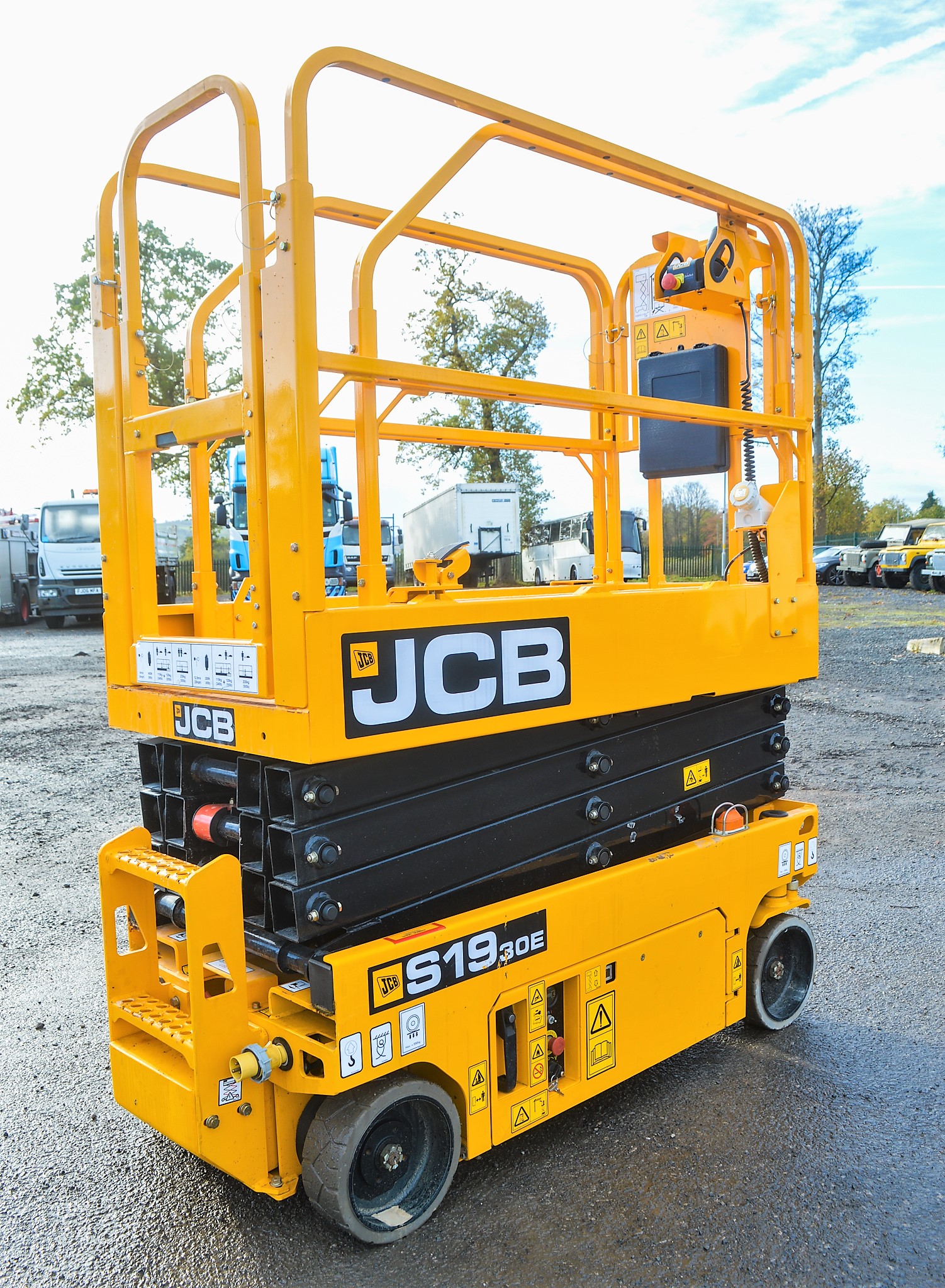 JCB S1930E 19 ft battery electric scissor lift access platform Year ...