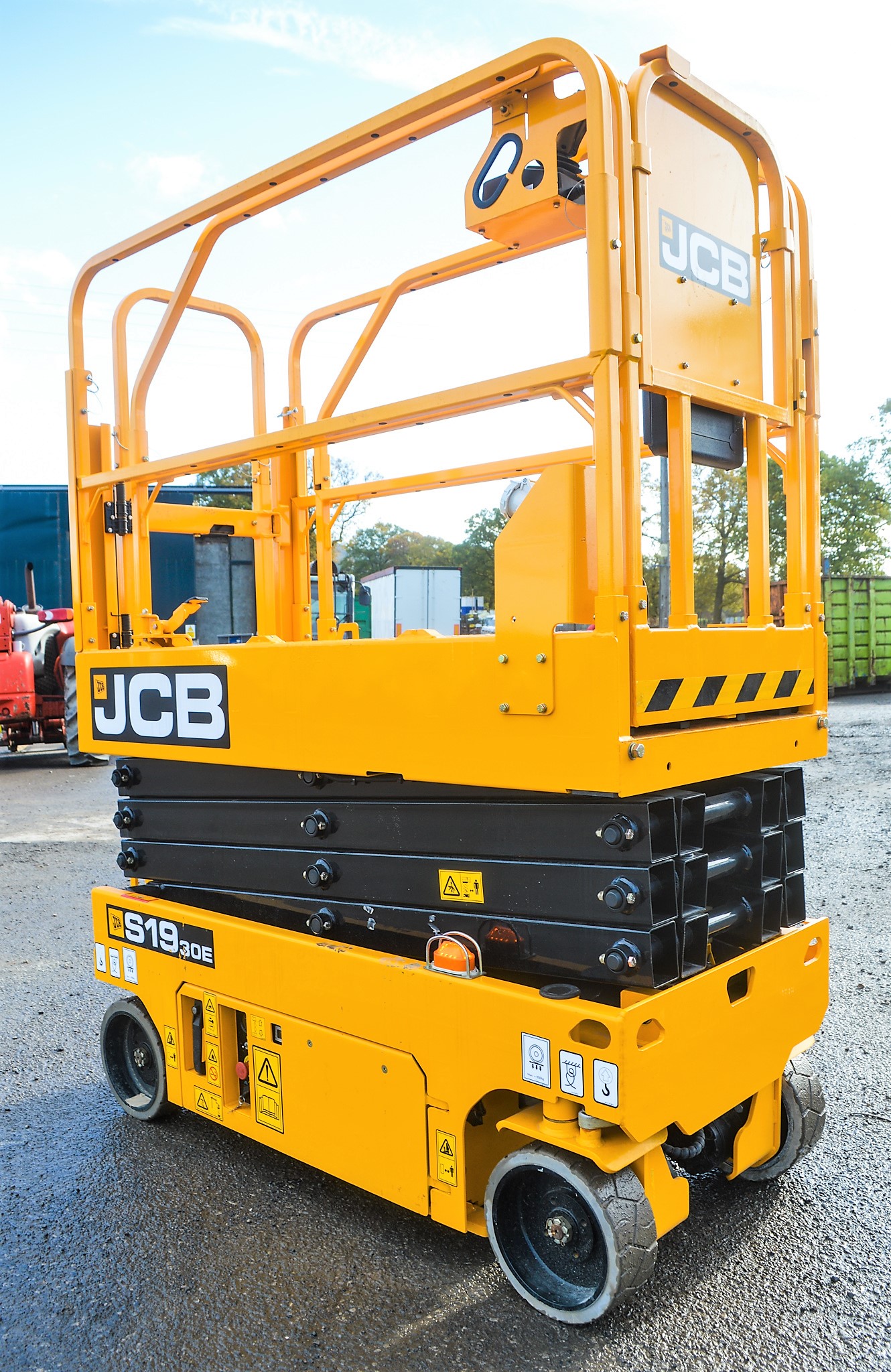 JCB S1930E 19 ft battery electric scissor lift access platform Year: 2017 Rec Hours: 11 S/N: 25