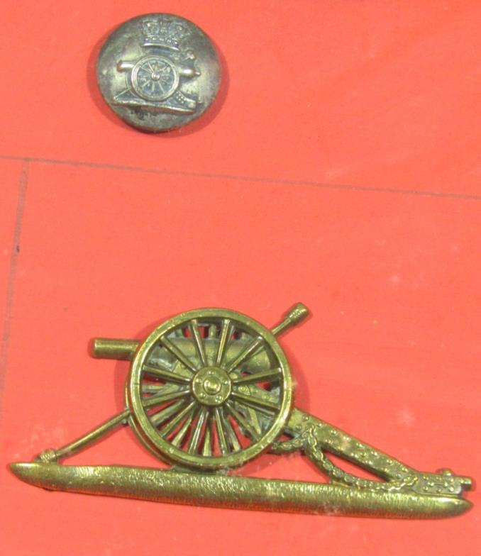 Various Army cap badges, Cannon badges, Ubique Royal Artillery ...