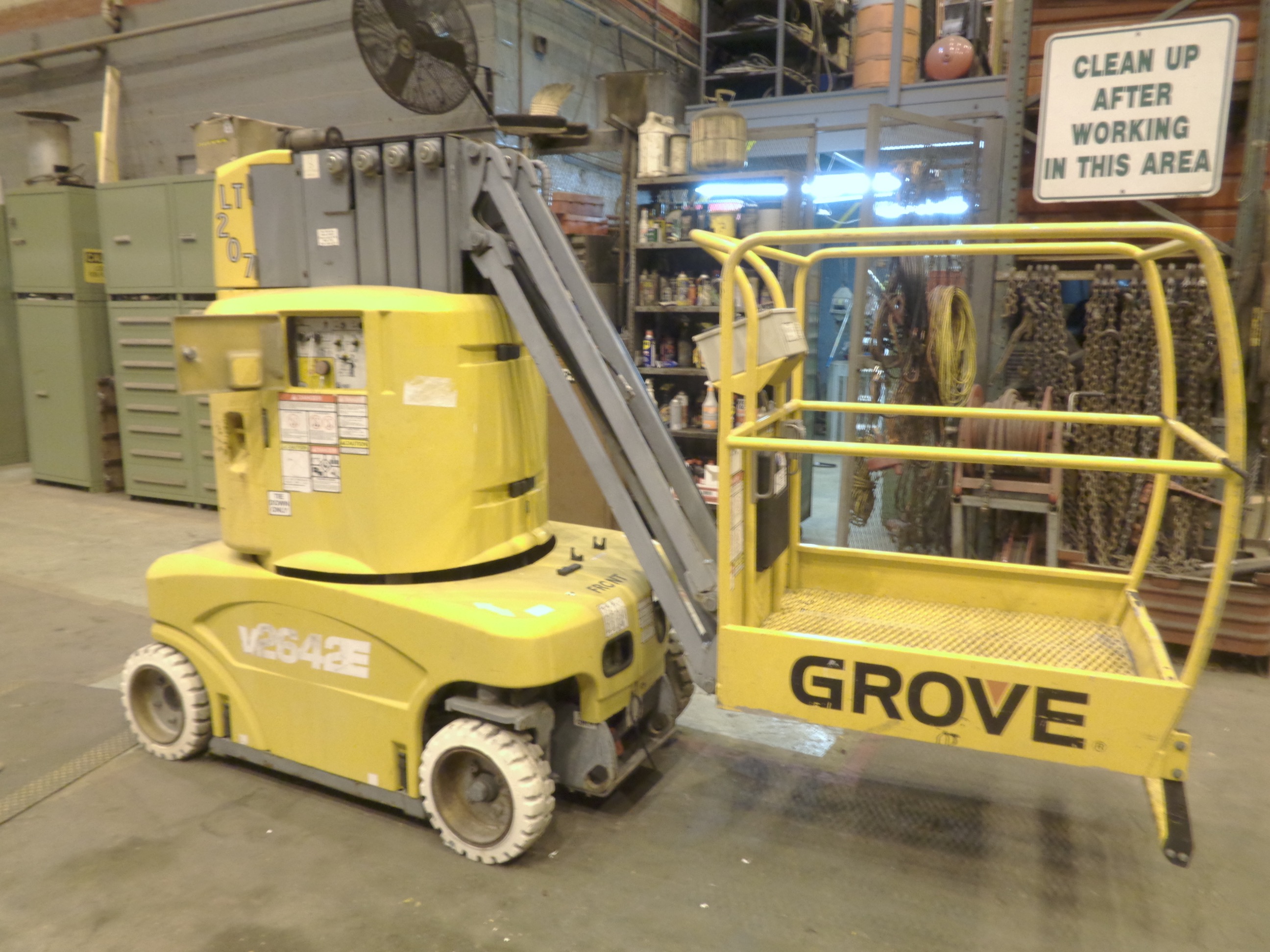 Make: Grove Model: V2642E Solid Non Marking Tires