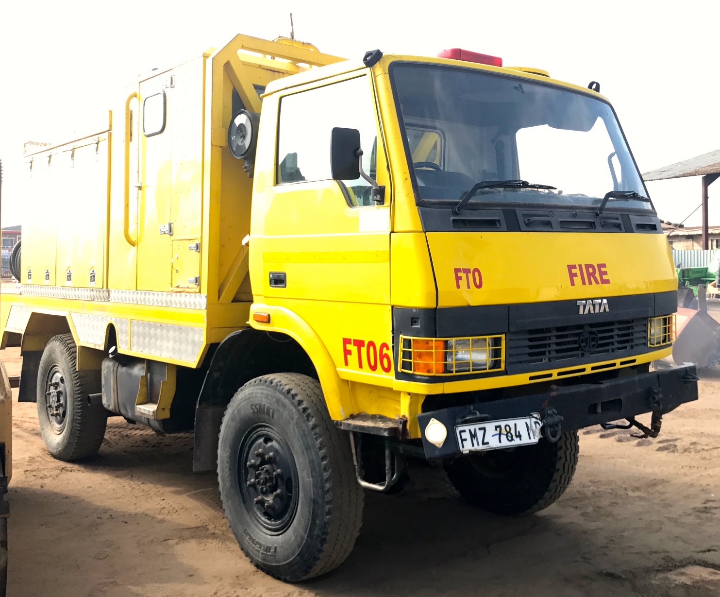 2011 TATA 713 4X4 FIRE TENDER - (FMZ784MP)