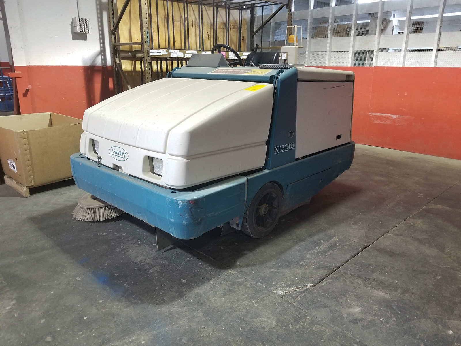 TENNANT 6600 FLOOR SWEEPER; GAS POWERED, GVW 5,200 LB., DUAL BRUSH, 3 ...