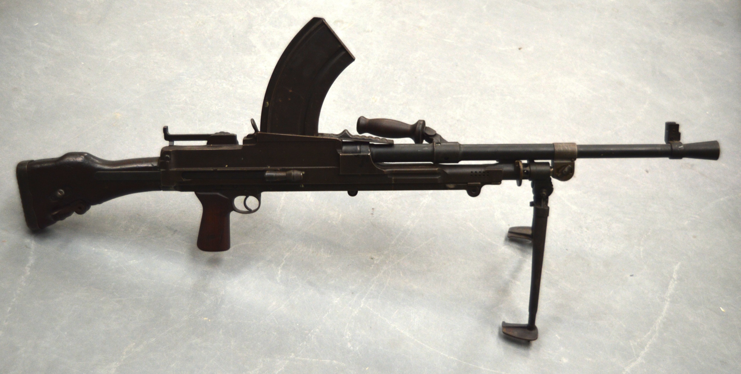 A DEACTIVATED WWII BREN MACHINE GUN No. U9270 Barrel length 25ins, with ...
