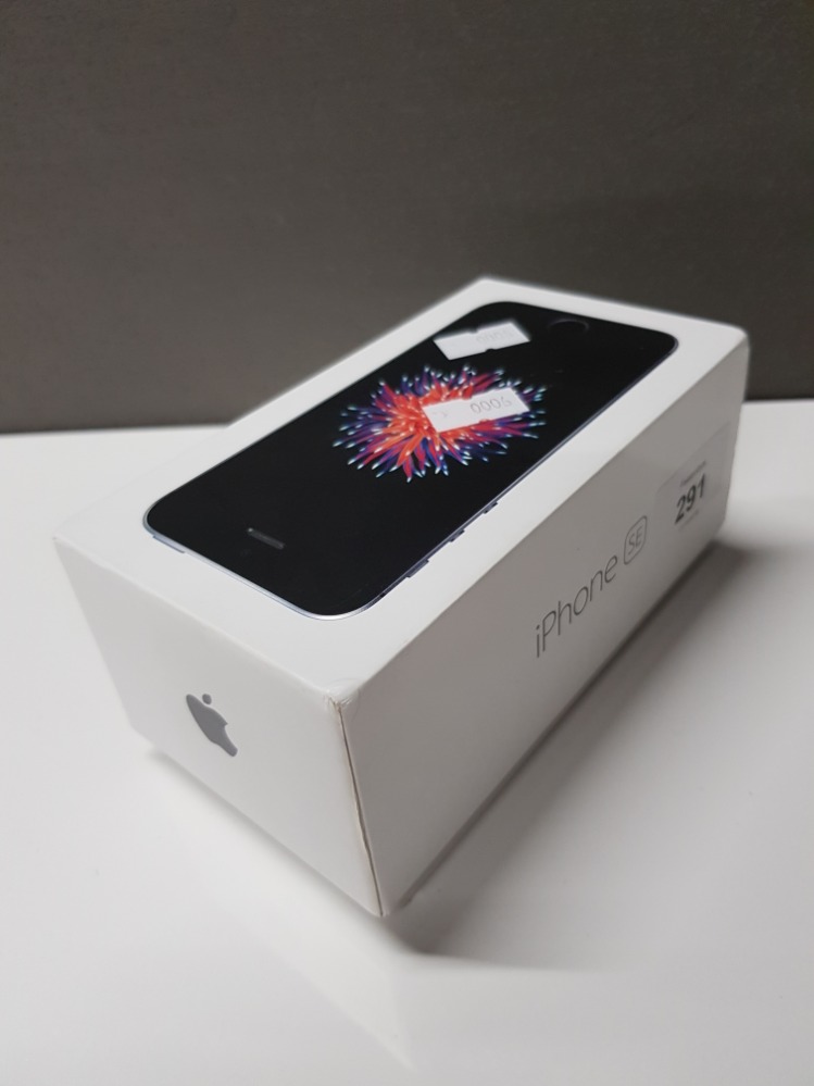 APPLE IPHONE SE BOXED WITH ACCESSORIES IN GOOD WORKING CONDITION