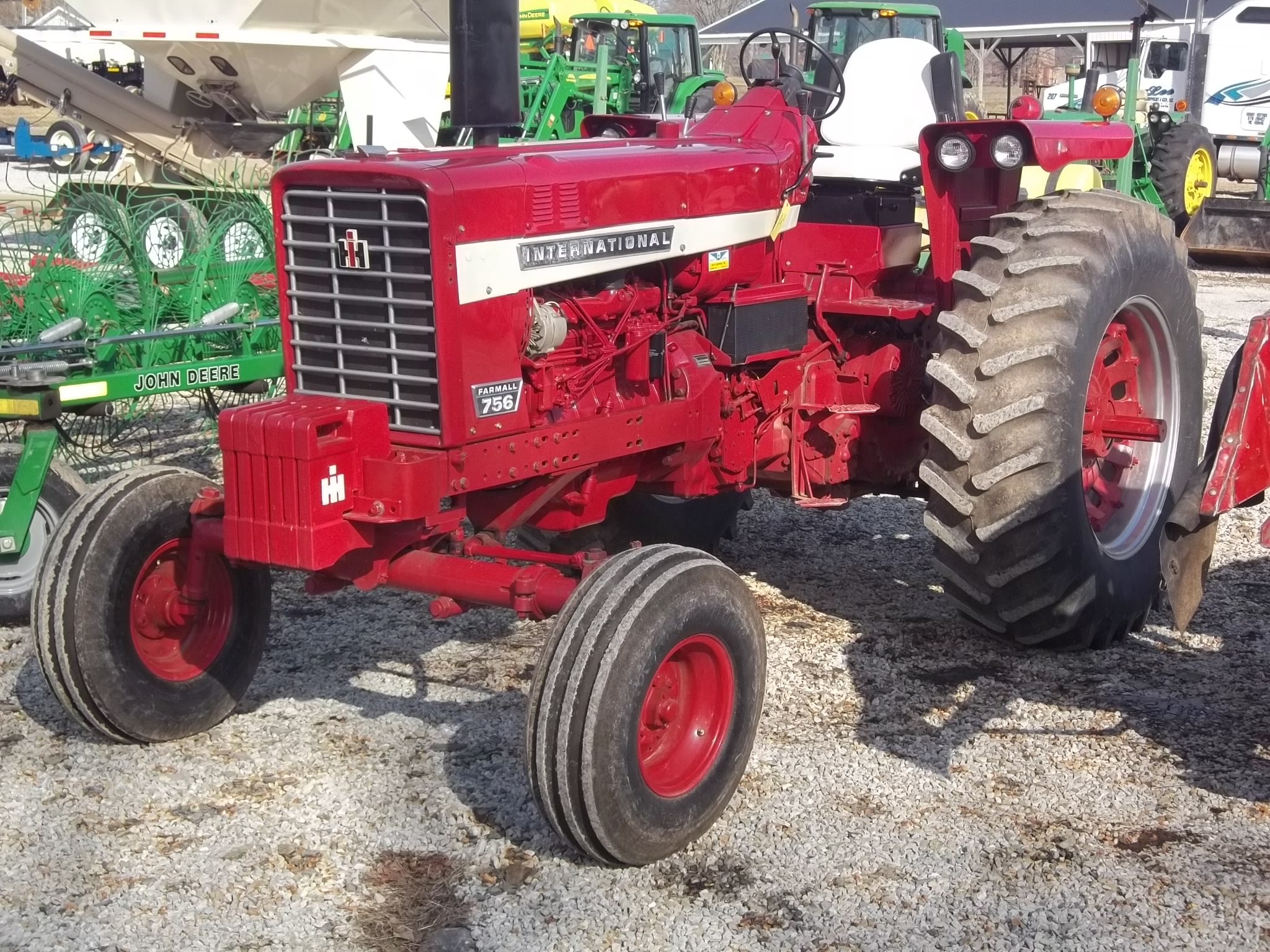 (Lot 969) Farmall 756 Tractor S/N 251014U018350