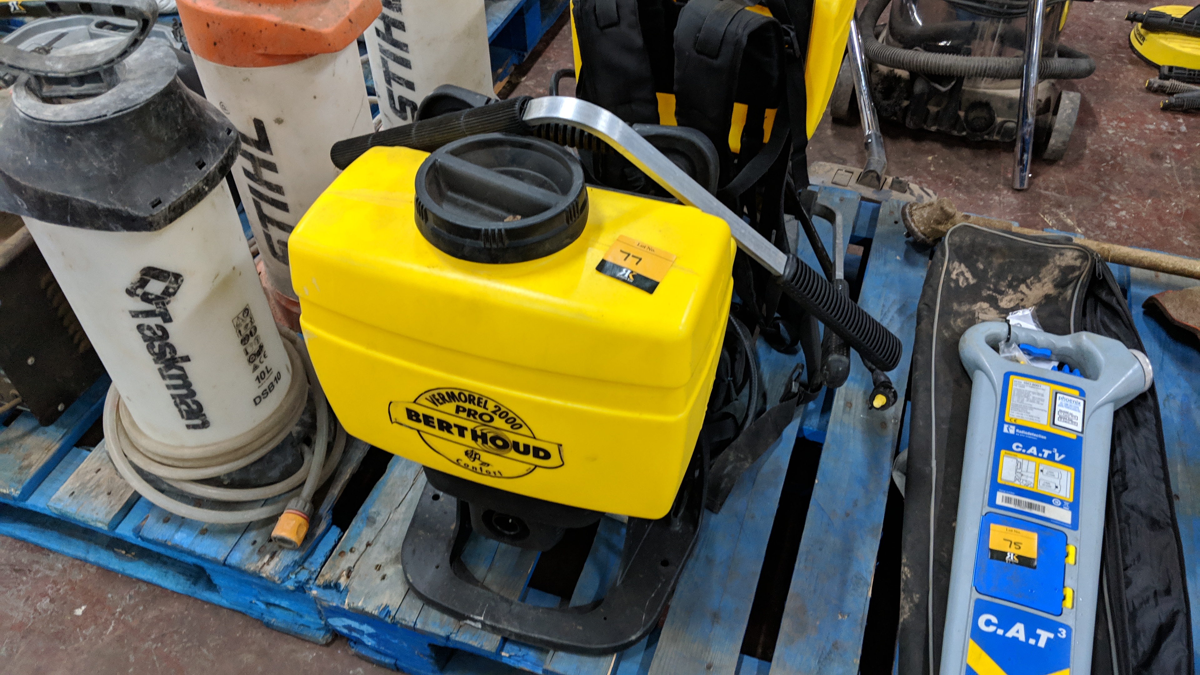 Berthoud Confort Vermorel 2000 Pro backpack sprayer IMPORTANT: Please ...