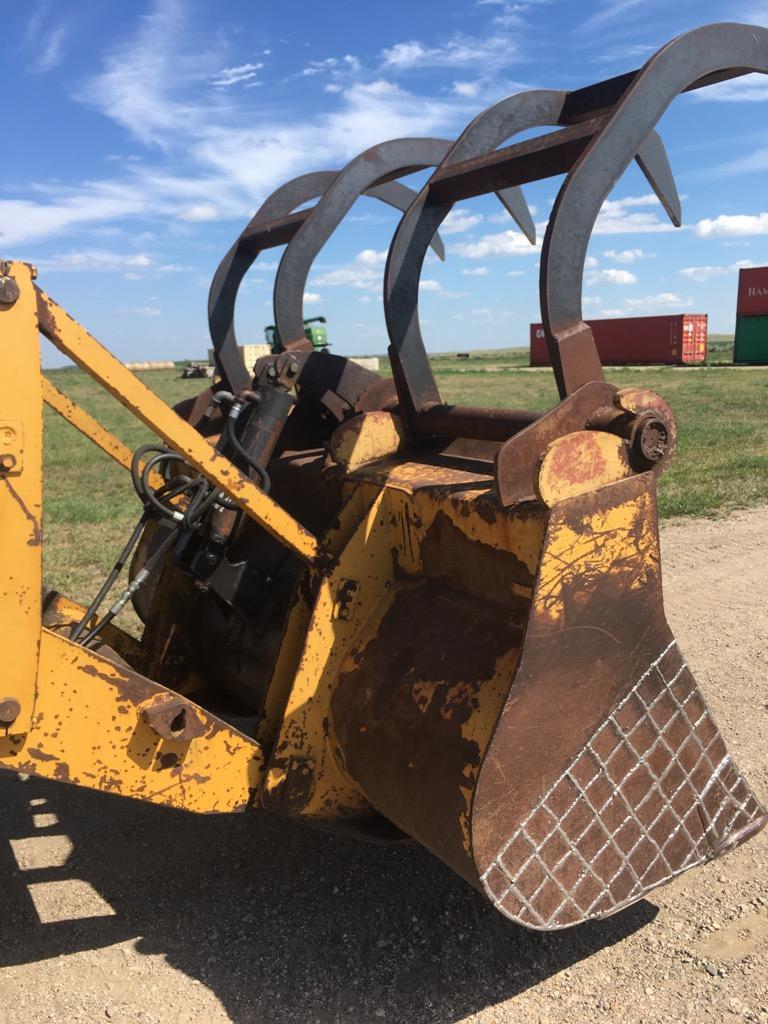 Michigan 45C payloader w/2yd bucket & grapple (new tires)