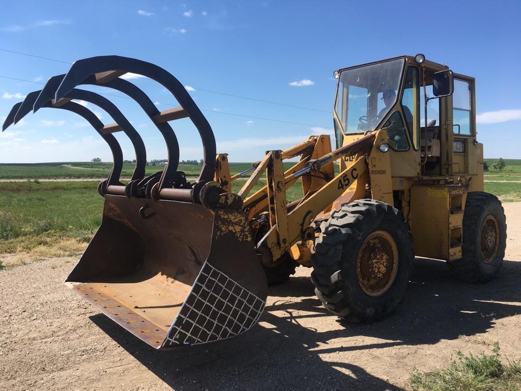 Michigan 45C payloader w/2yd bucket & grapple (new tires)
