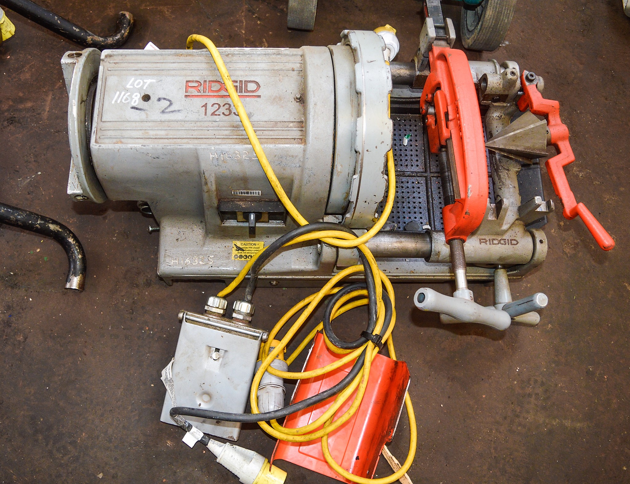 Ridgid 1233 110v pipe threading machine H16325