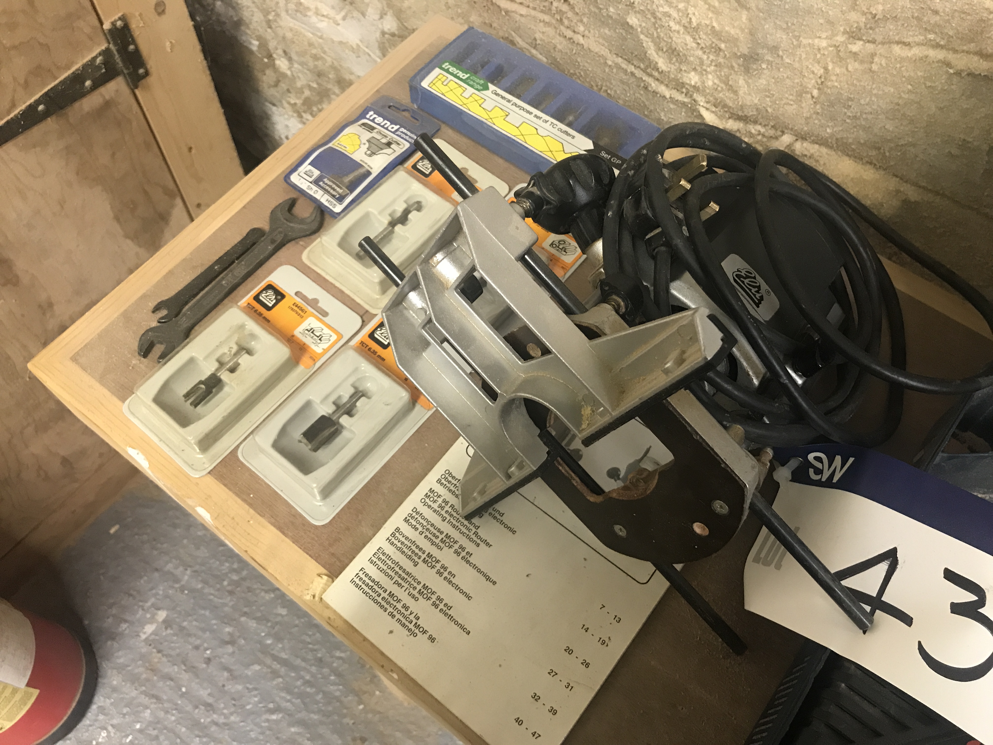 Elu MOF96/10 Type 2 Portable Electric Router, 240V with routing tools ...