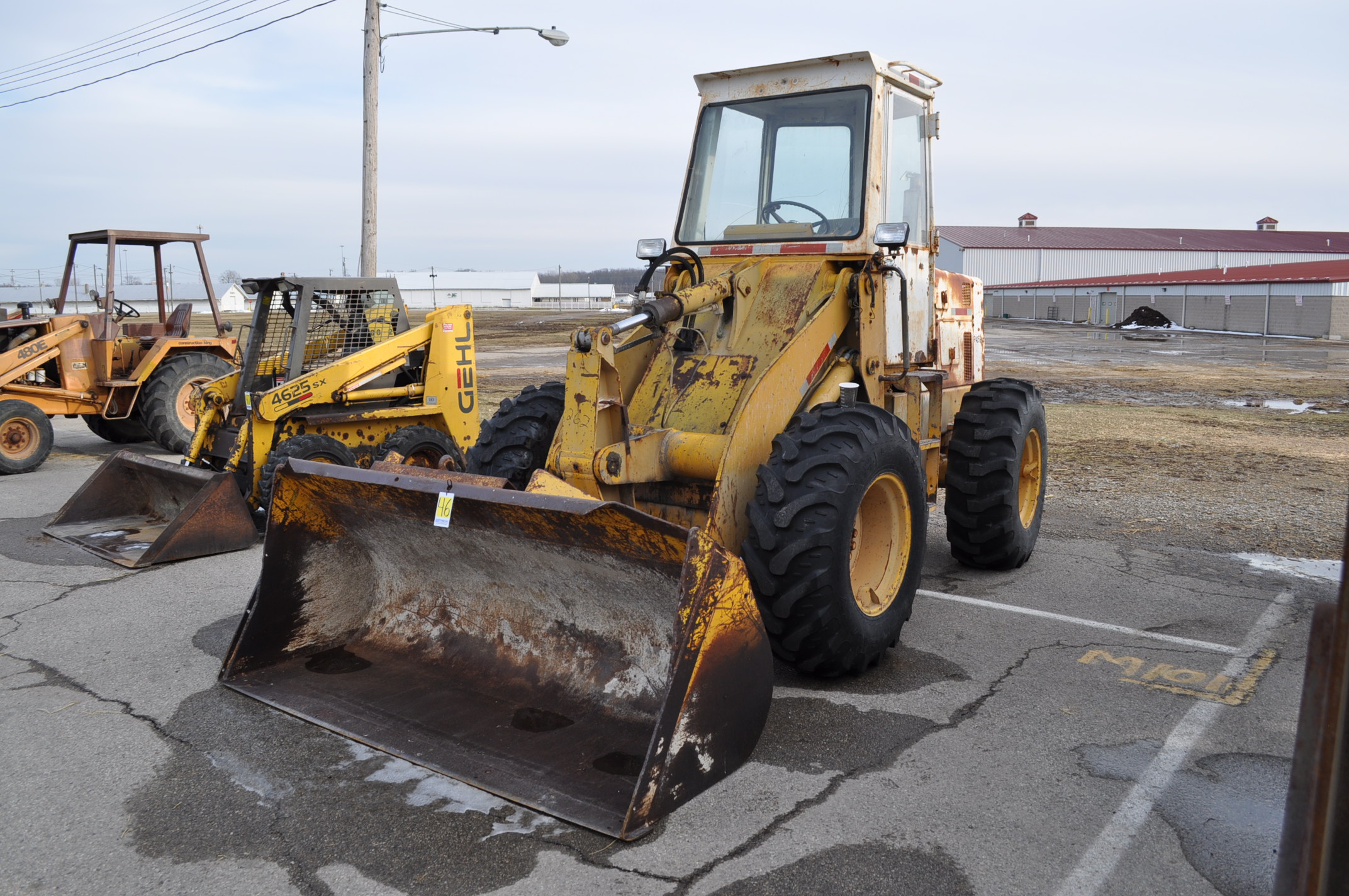 International 510 wheel-loader, 92” bucket, 4-cyl Cummins diesel, 3 ...