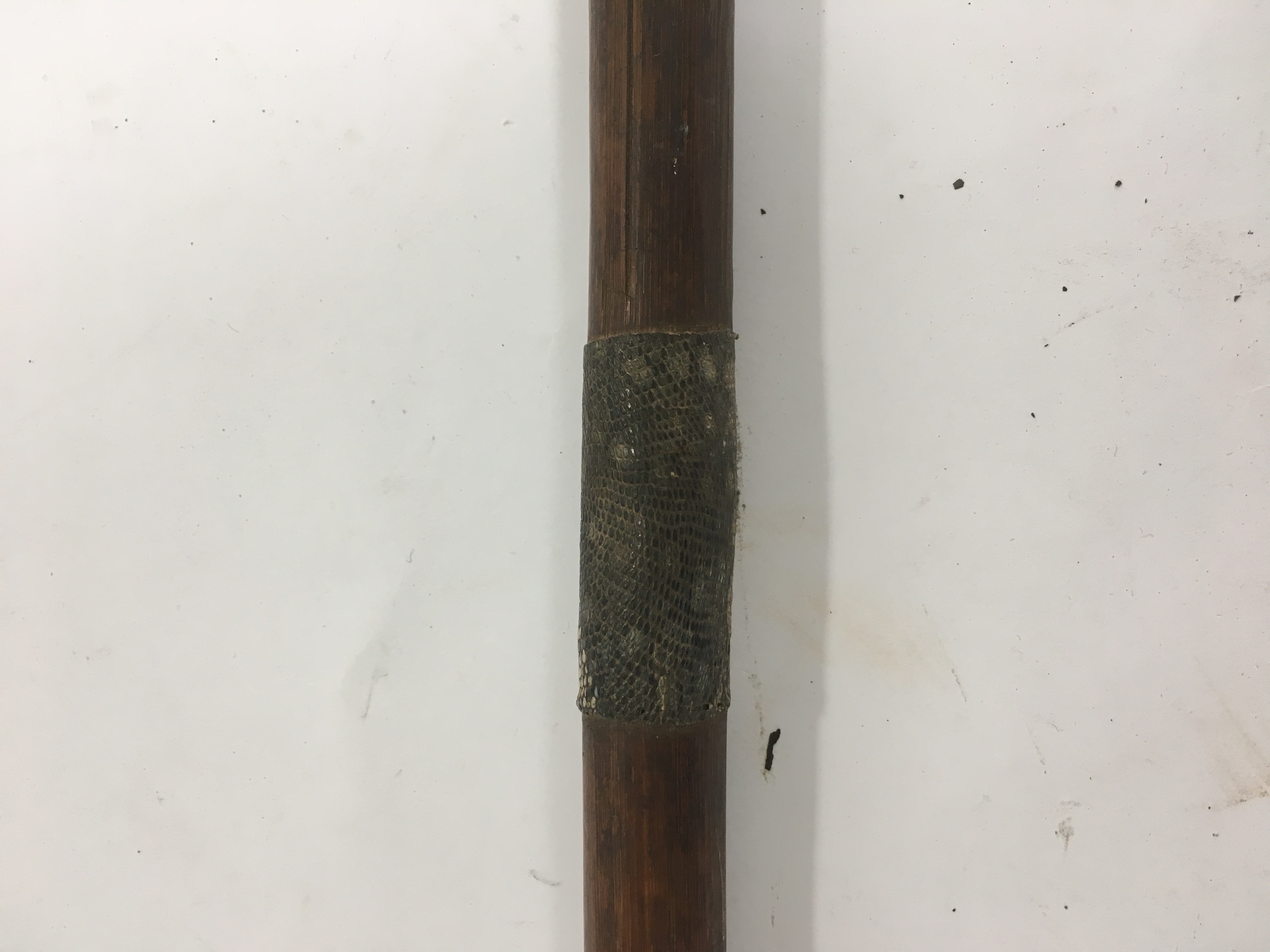 AN AFRICAN FIGHTING STICK. A Warriors fighting stick in the Zulu style ...