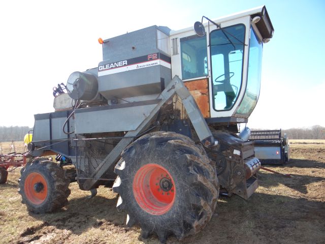 Lot 1909: Gleaner F2 Combine, 1978 2327/1564 hrs, 4wd, Hydrostat, Corn ...