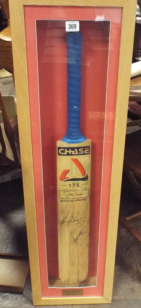 Signed cricket bat in display case - Kevin Pietersen & Shane Warne