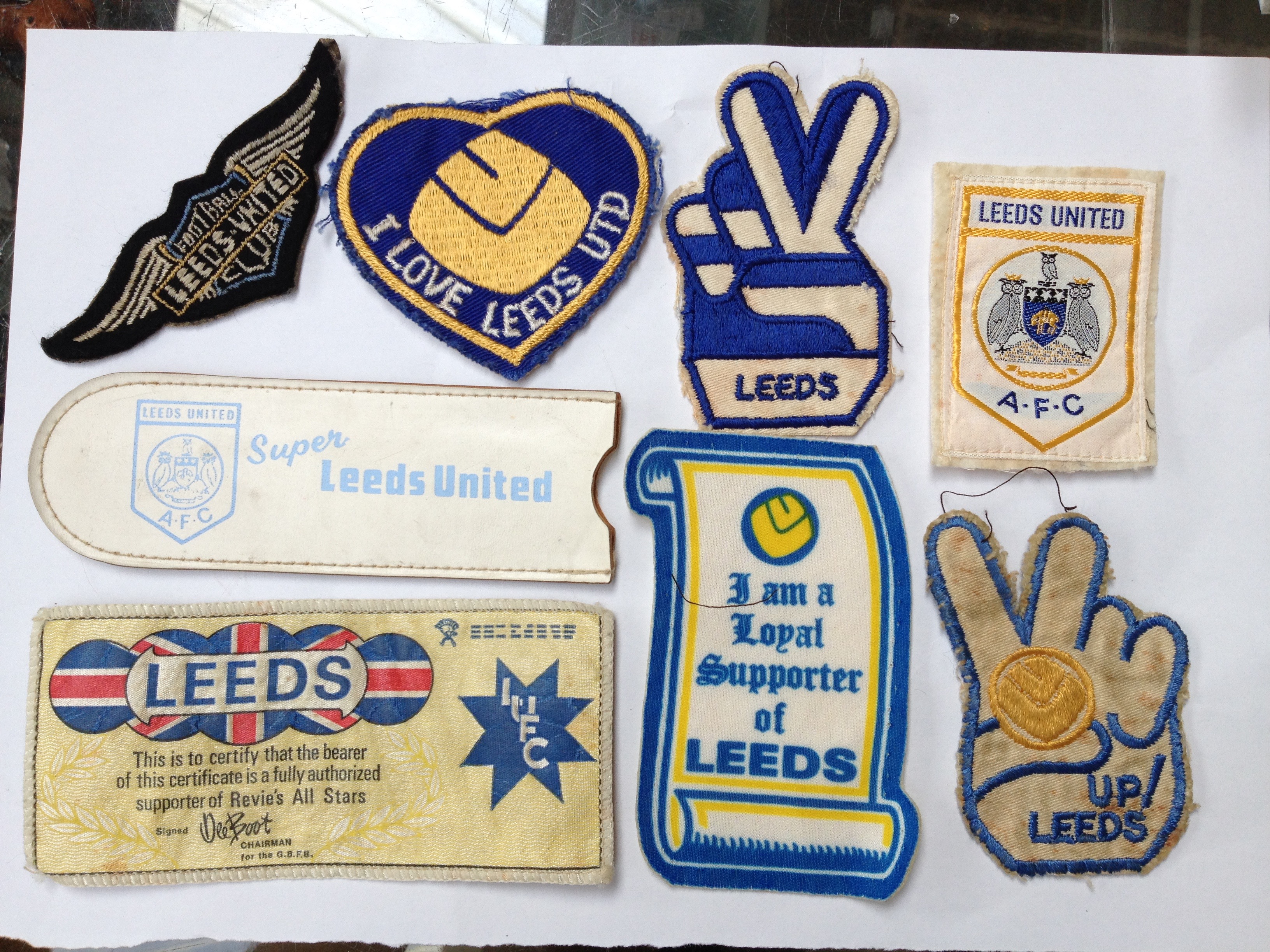 A BAG OF LEEDS UNITED BADGES C