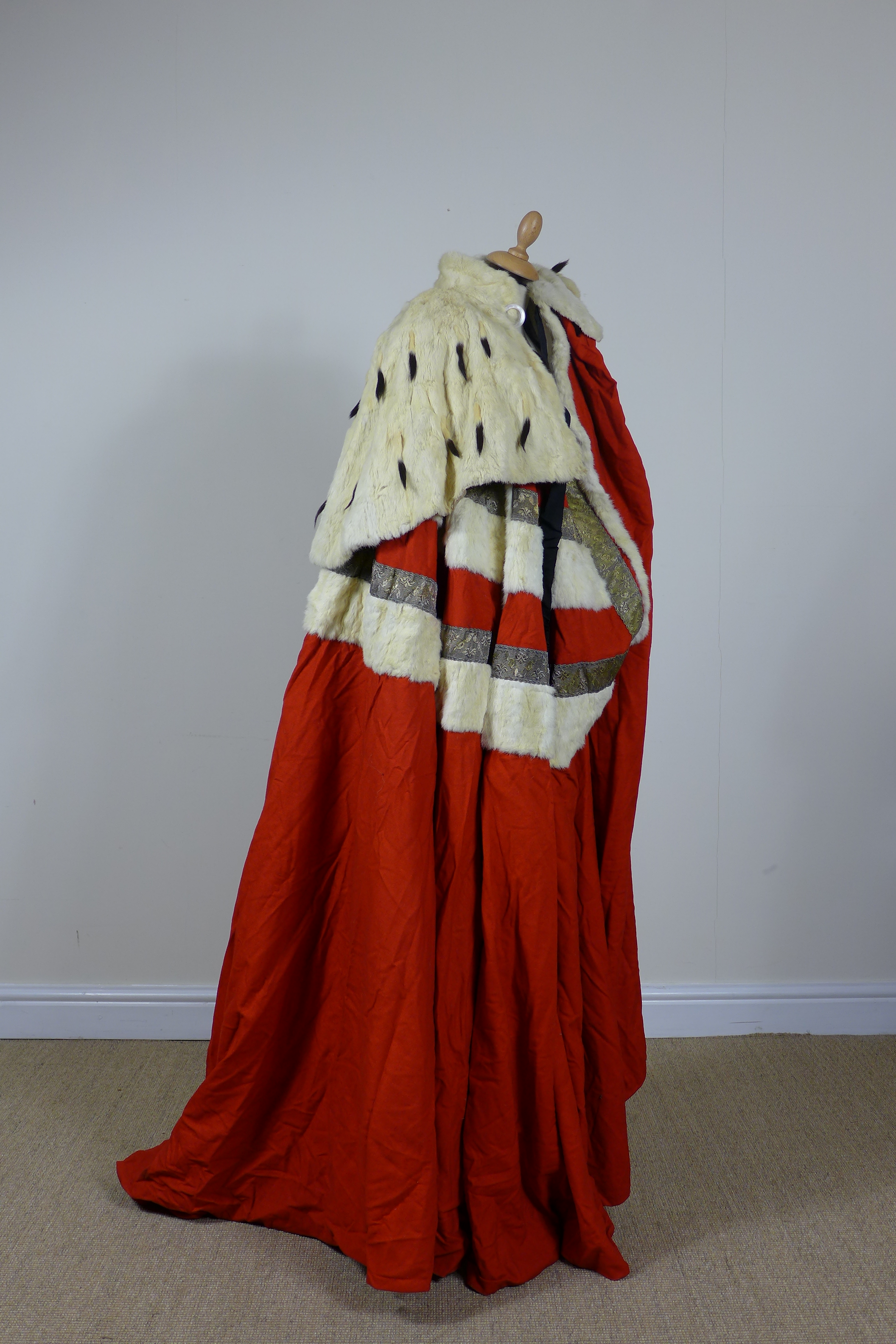 The Ceremonial Parliamentary Robes of Earl/Baron Egmont in scarlet ...