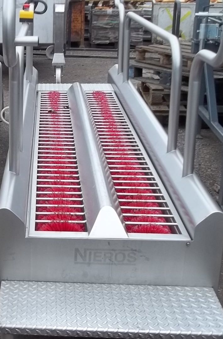 1 x Nieros wellington boot washer with auto scrub system, recirculating ...