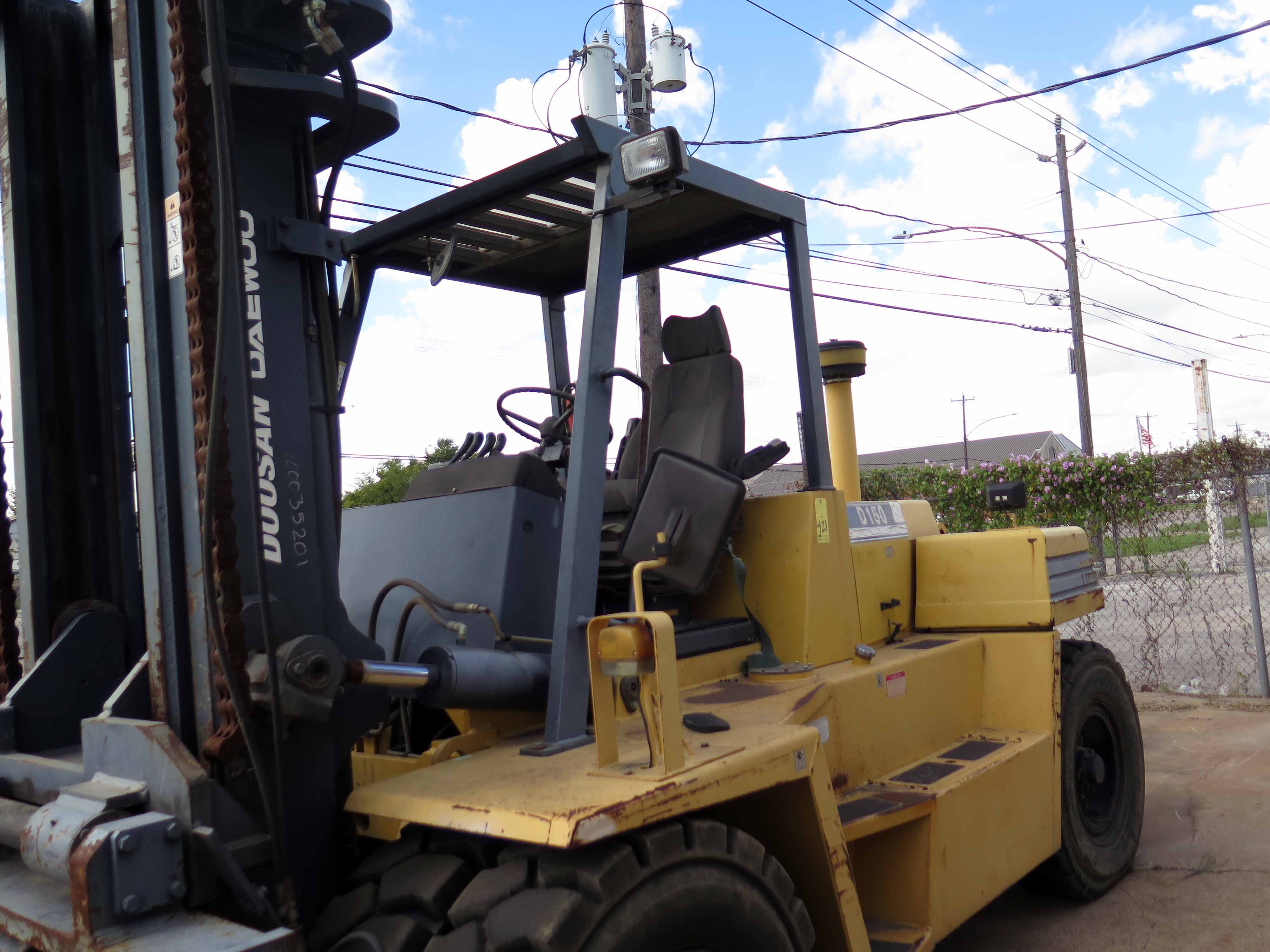 FORKLIFT, DOOSAN DAEWOO 30,400 LB. MDL. D150, diesel engine, 2-stage ...