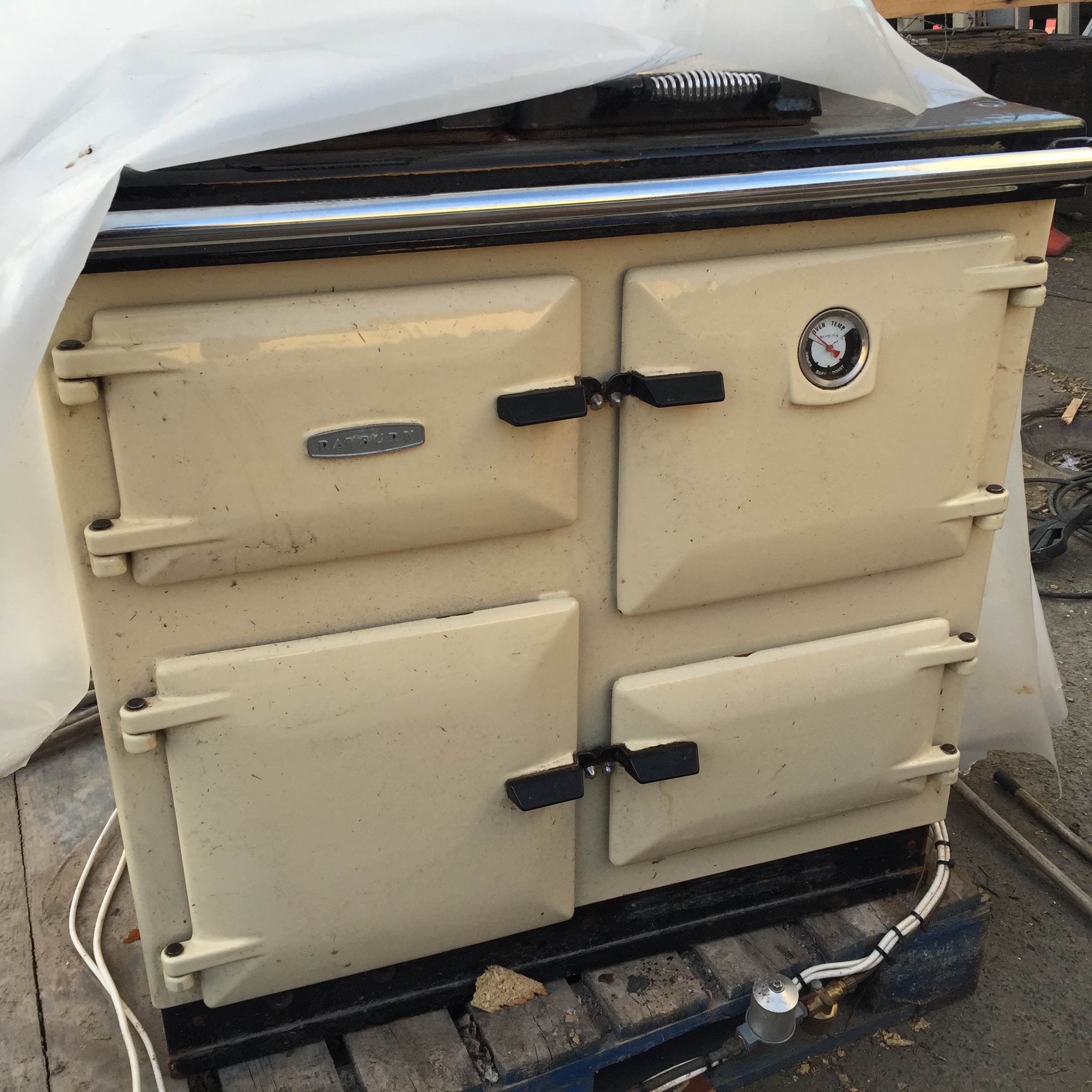 A Rayburn 480K oil fired cooker with internal boiler for hot water and ...