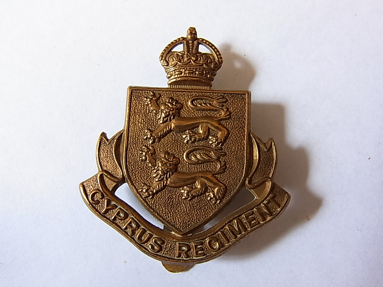The Cyprus Regiment WWII Cap badge, KC (Brass, slider)