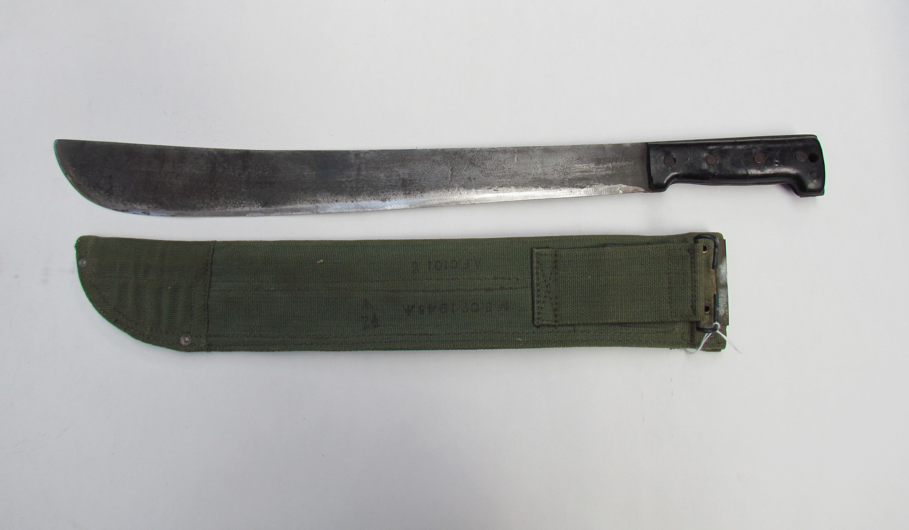 A WWII British Army jungle machete AF O100, blade and scabbard both ...