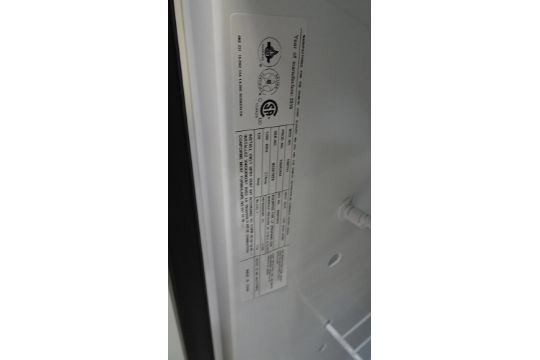 2018 DOMETIC DMR702 FRIDGE (REUTER)
