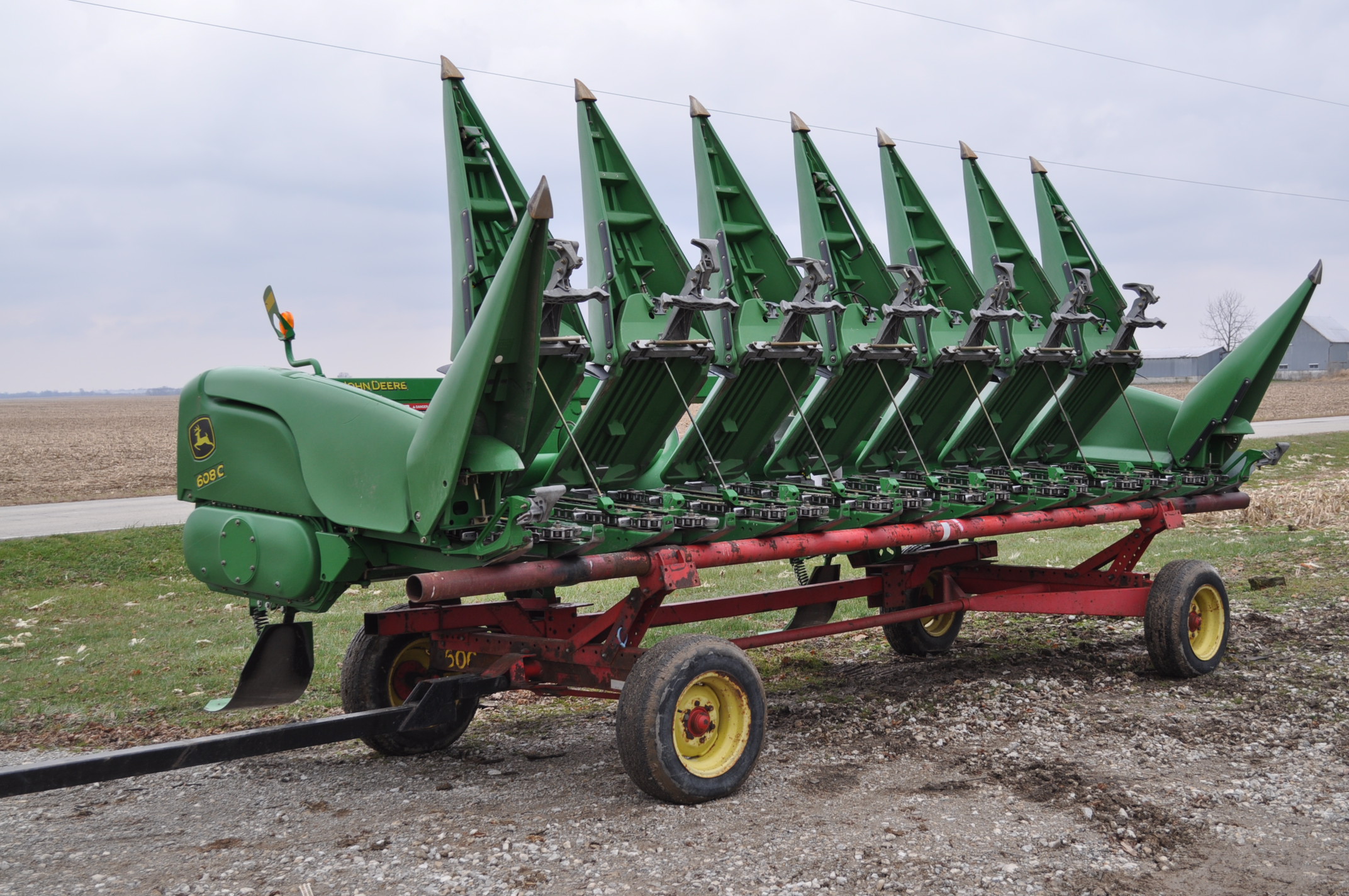 John Deere 608 C 8-row corn head, hyd deck plates, stubble lights ...