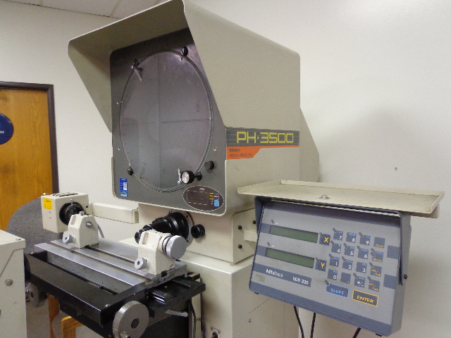 Mitutoyo PH-3500 Optical Comparator s/n 800107 w/ Mitutoyo UDR-220 ...