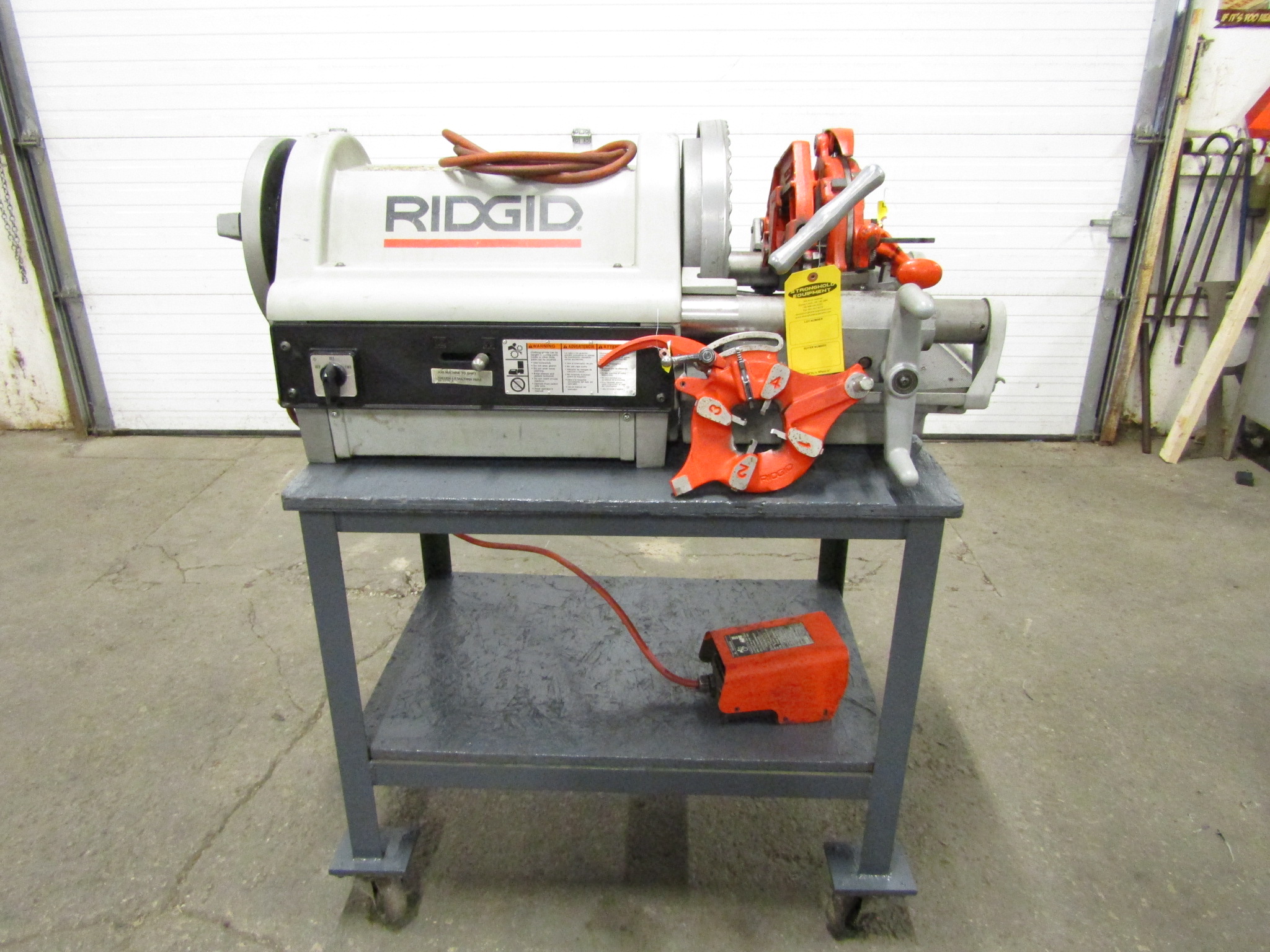 Ridgid 1224 Pipe Threader with 1/8" to 4" capacity with both dies ...