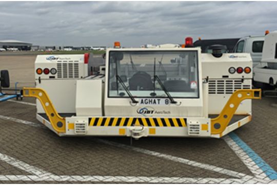 JBT AeroTech Expediter 600 Towbarless Aircraft Tug The Expediter 600 is ...