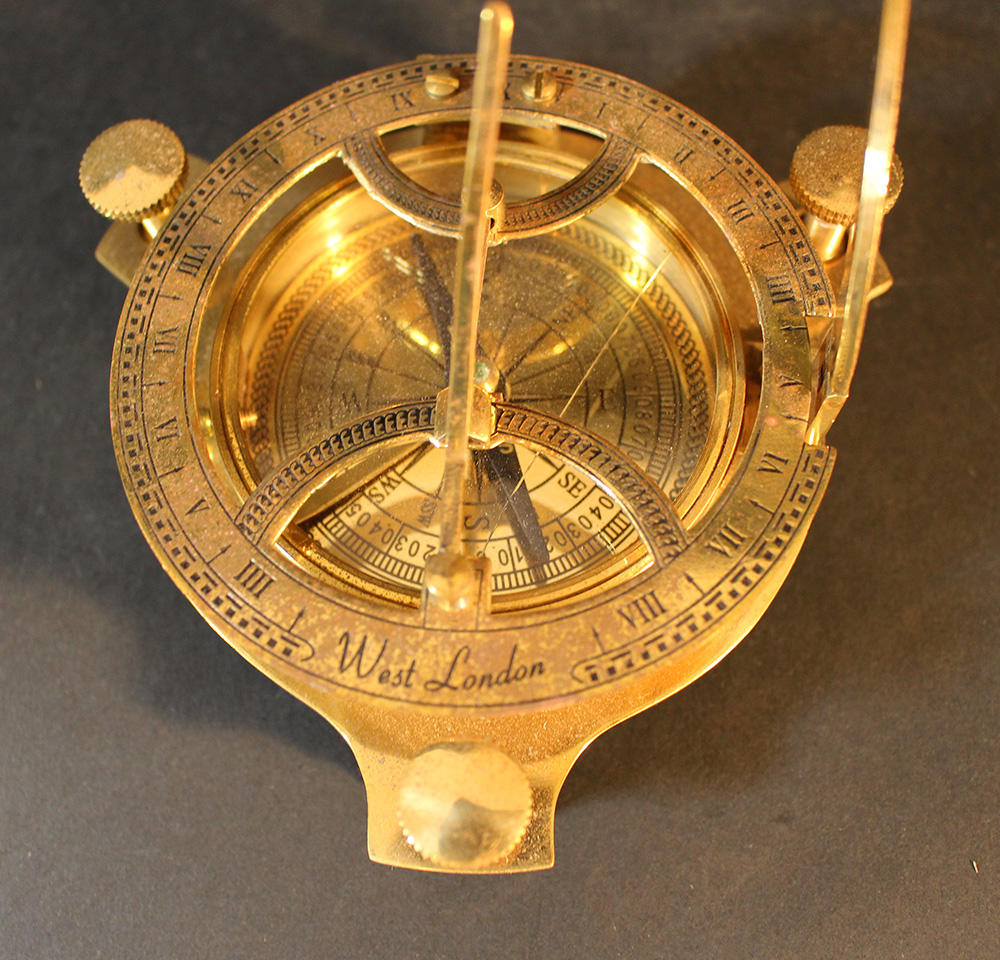 Large sun dial with compass, in gilded bronze mantle, with engraved ...