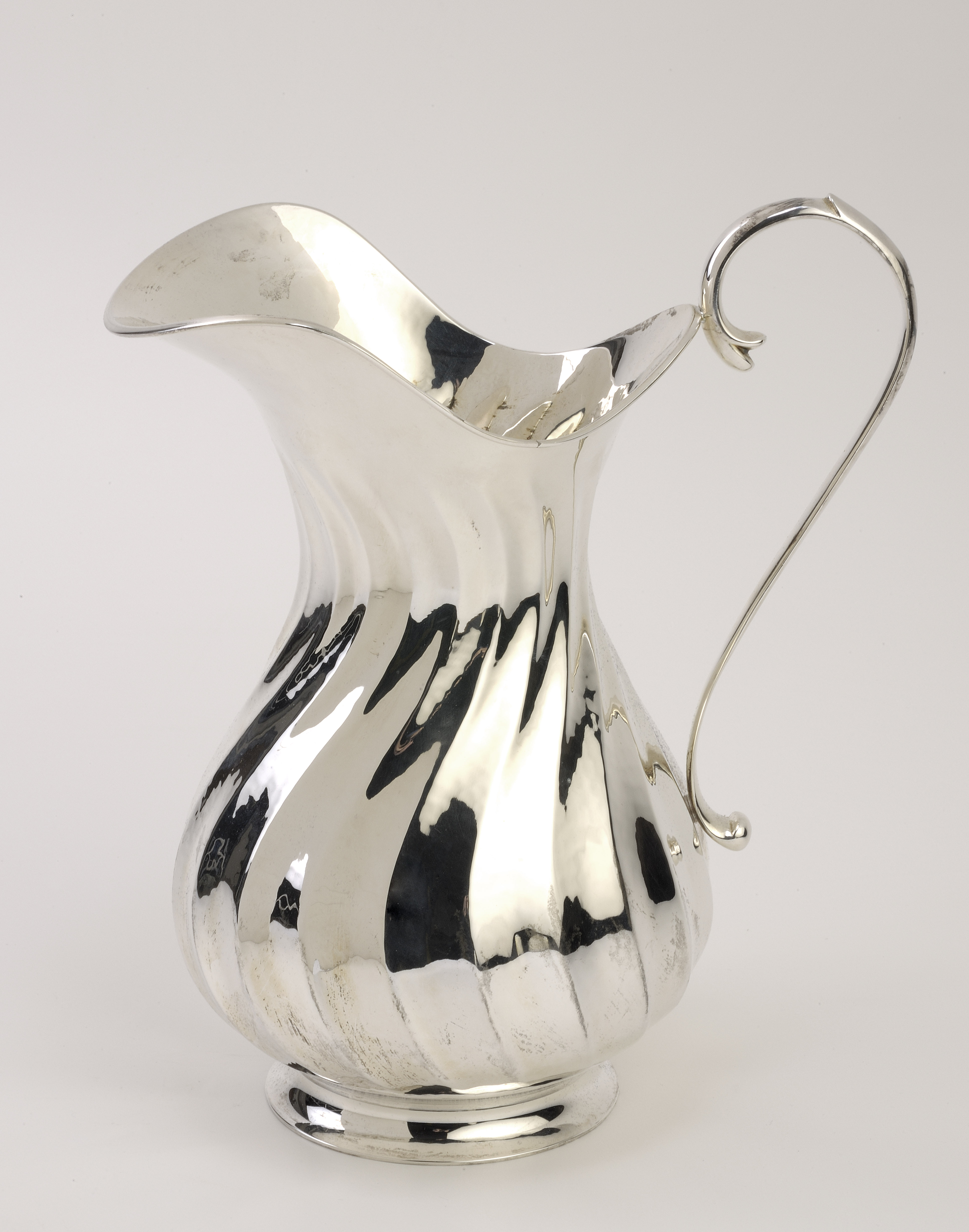 Brocca argento “800” peso gr 680 "800" silver jug, 680 grams Starting ...