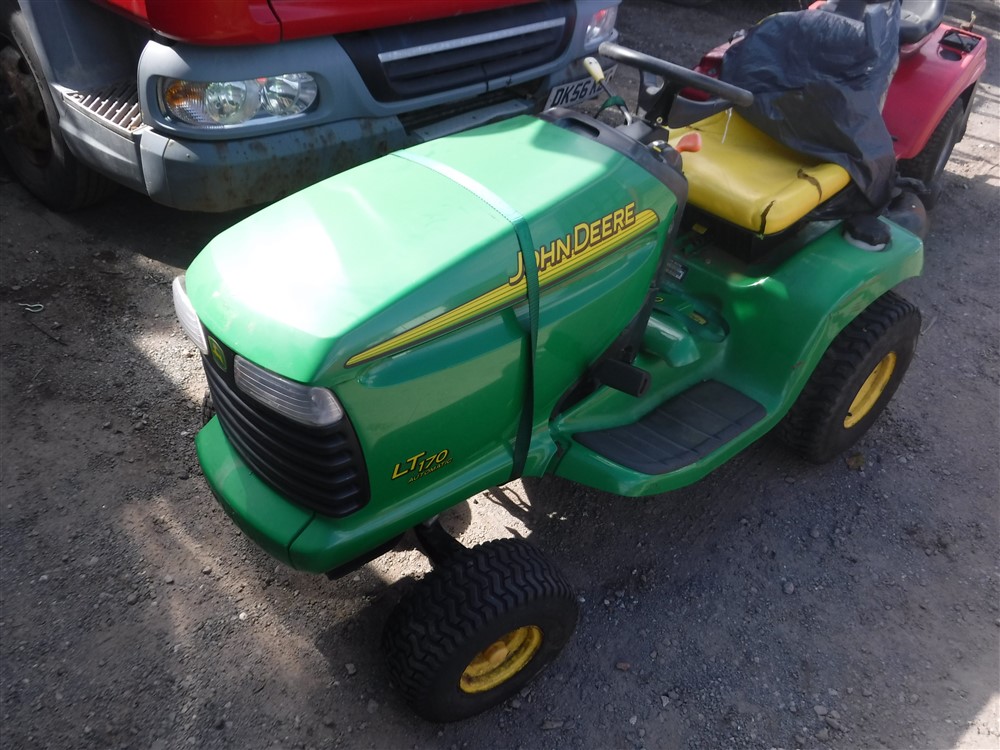 JOHN DEERE LT170 AUTOMATIC RIDE ON MOWER [+ VAT]