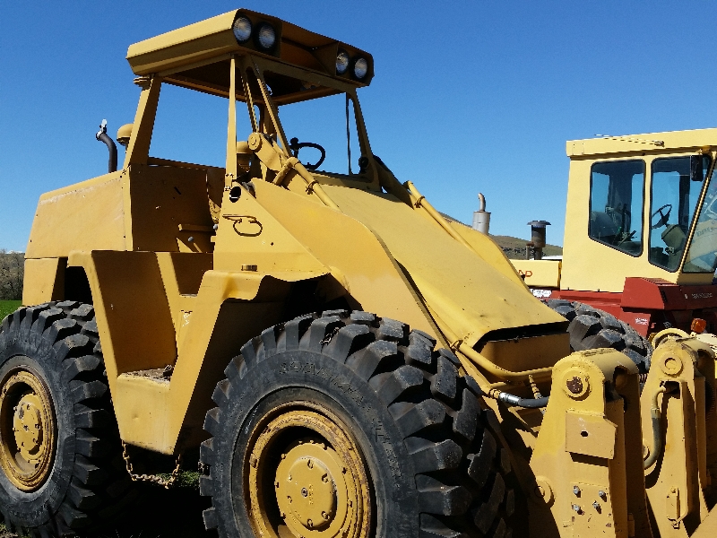 1- Michigan wheel loader Detroit diesel new tires. Model number 125