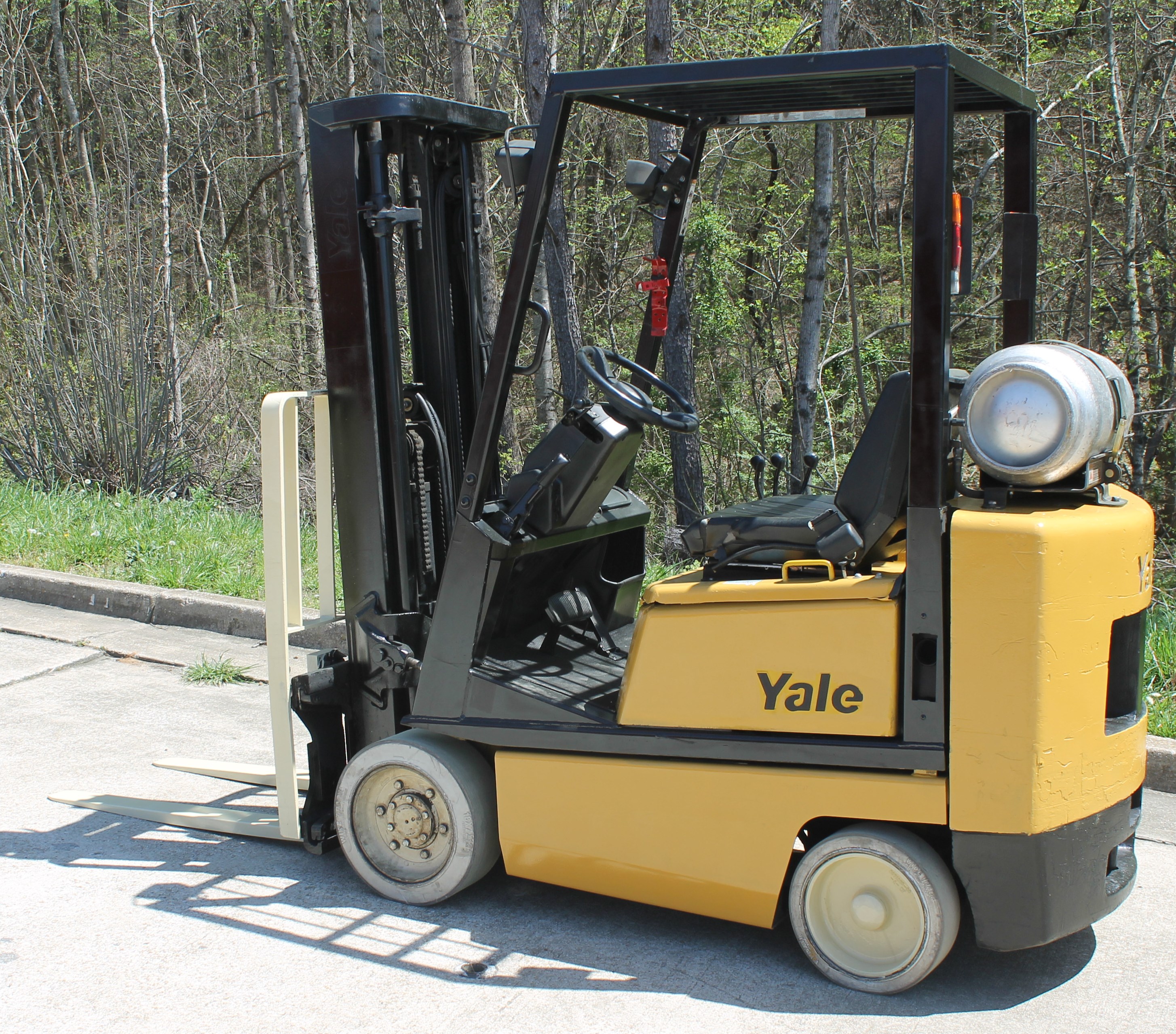 YALE 4000 LBS CAPACITY PROPANE FORKLIFT, MODEL: GLC040AFNUAE082, YEAR ...