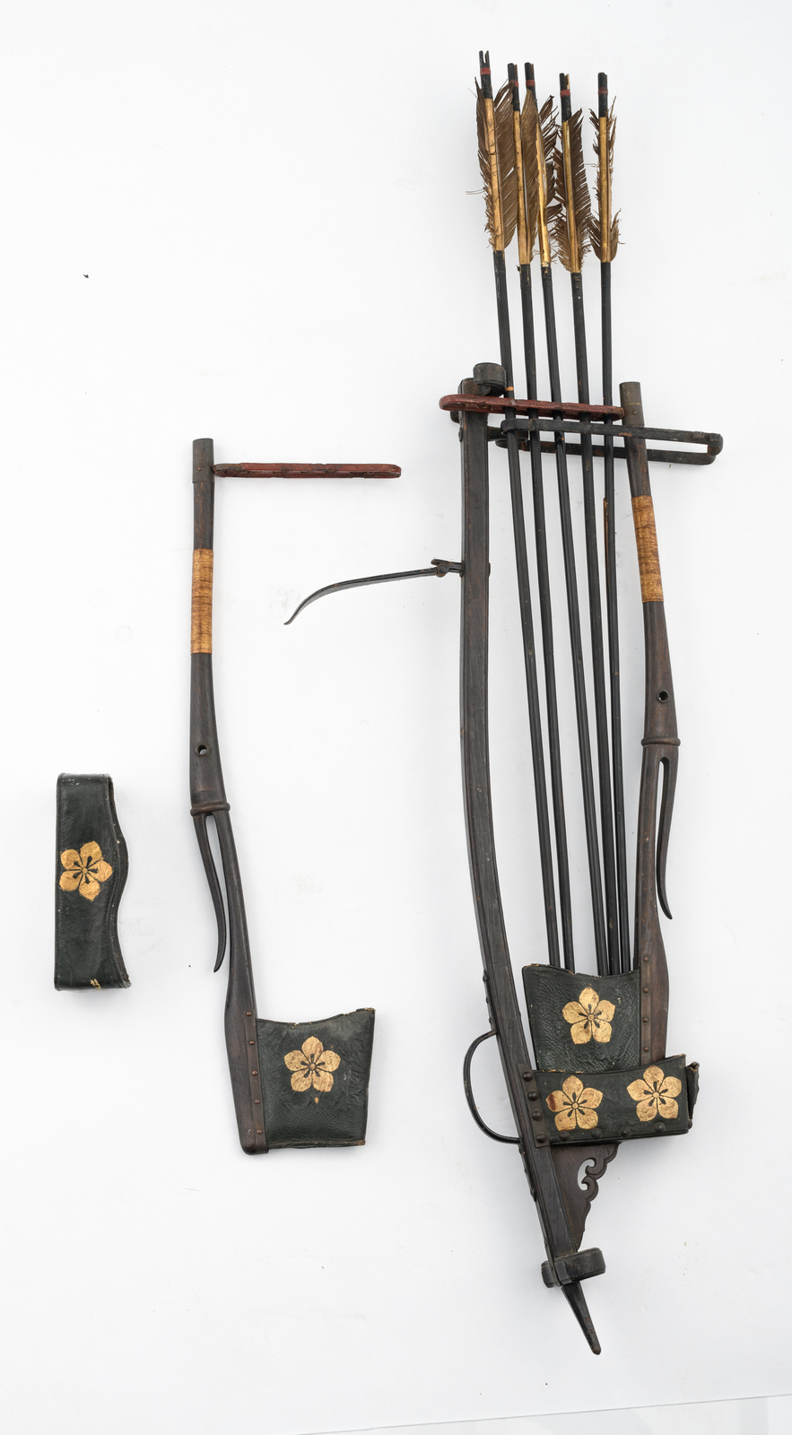 Two Edo period samurai shiko (quivers and arrows), H 89 cm
