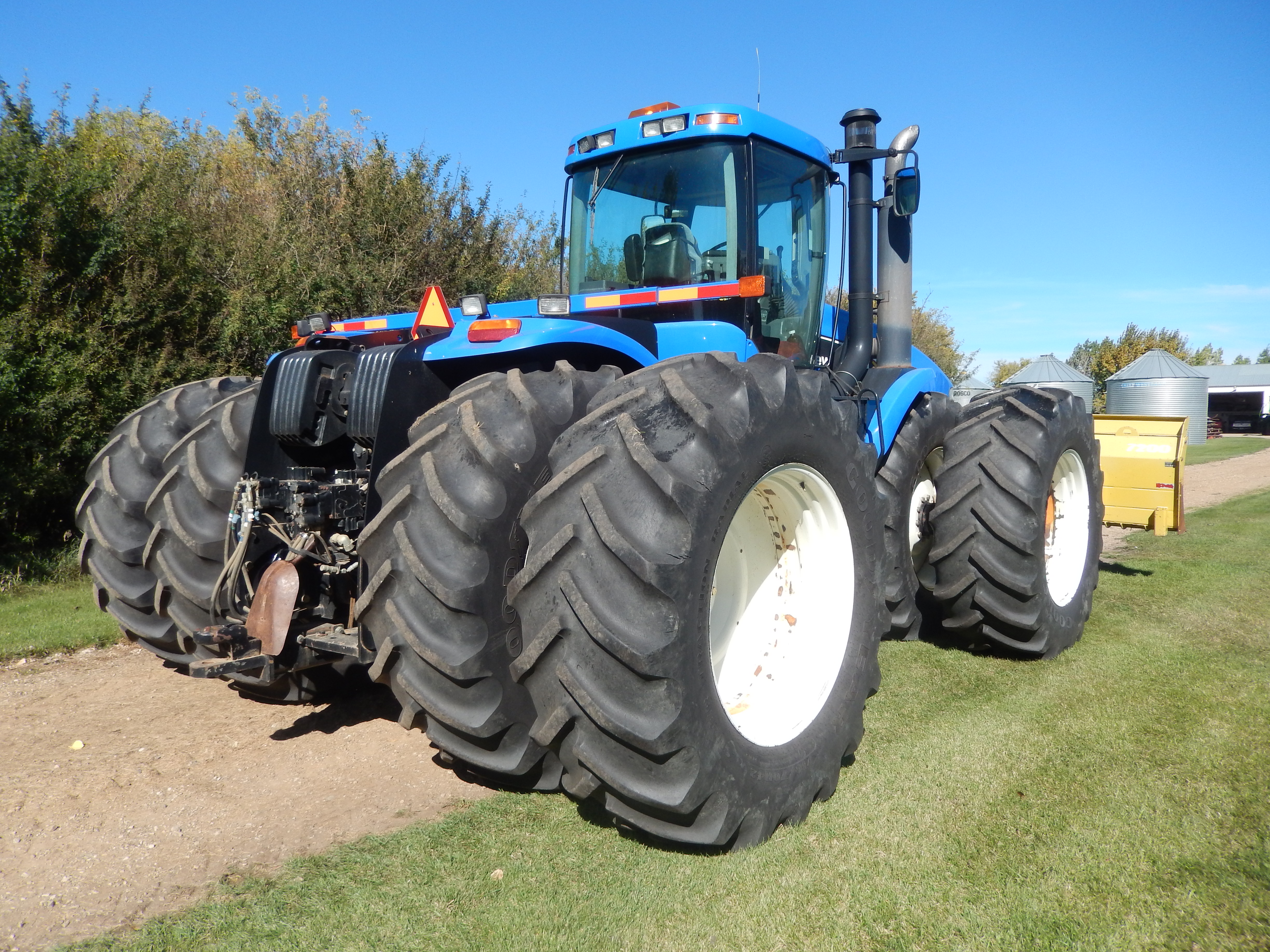2004 New Holland TJ425 4WD tractor, 2,391 hours, 710/70R42 duals, 425 ...