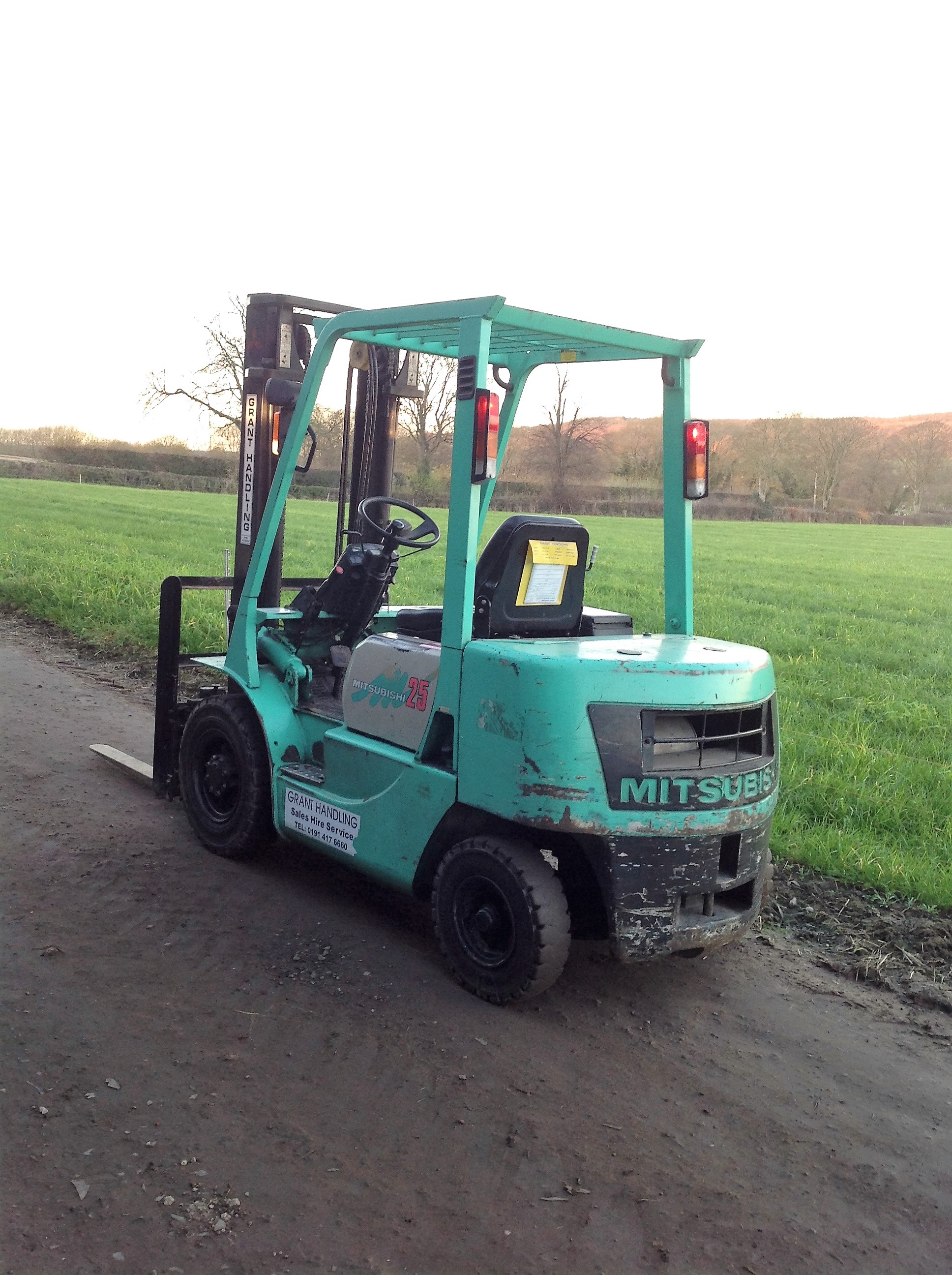 Mitsubishi FD25 Diesel Forklift - Max Lift: 2500kg - Lifting Height ...