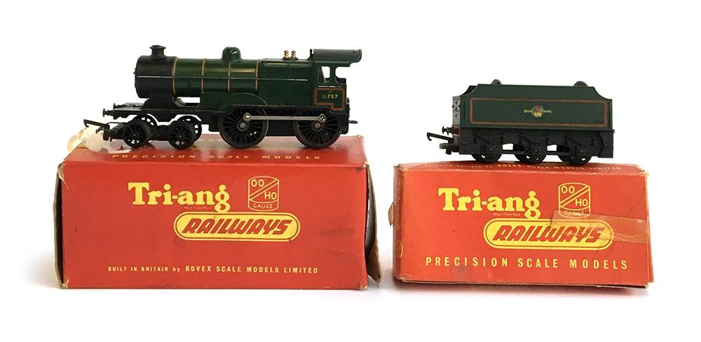 A Triang OO Gauge R350 4-4-0 Class LI Locomotive with Magnadhesion ...