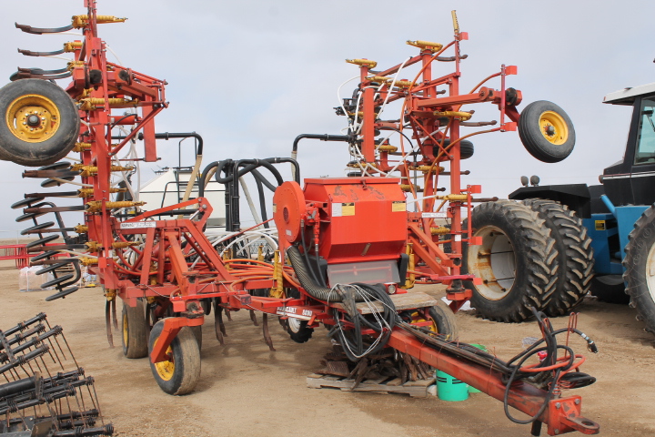BOURGAULT AIR SEEDER 33' C/W BOURGAULT 3195 AIR TANK & REAR MOUNT ...