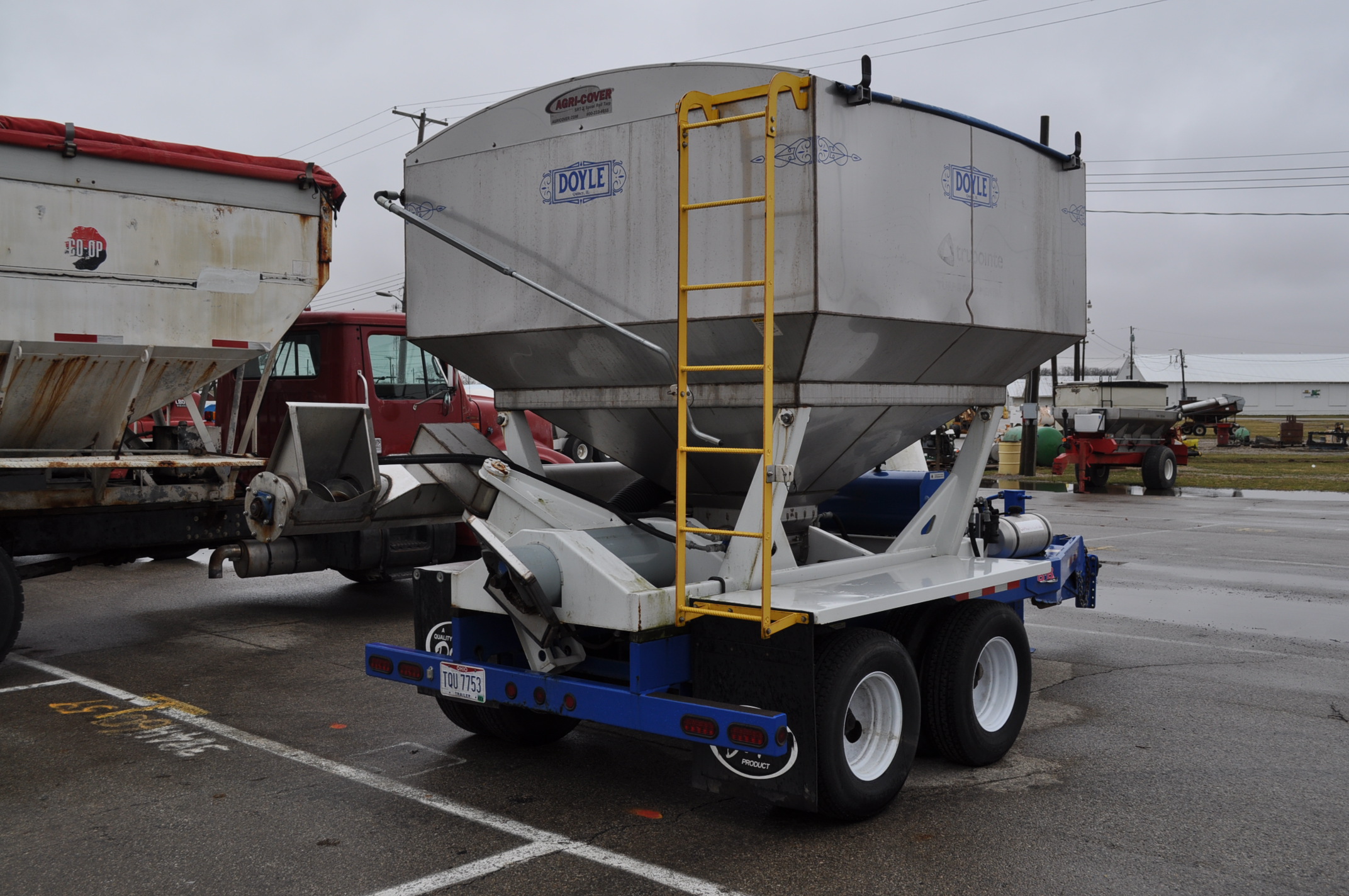 2012 Doyle 8 Ton side shoot dry fertilizer tender trailer, Behnke ...