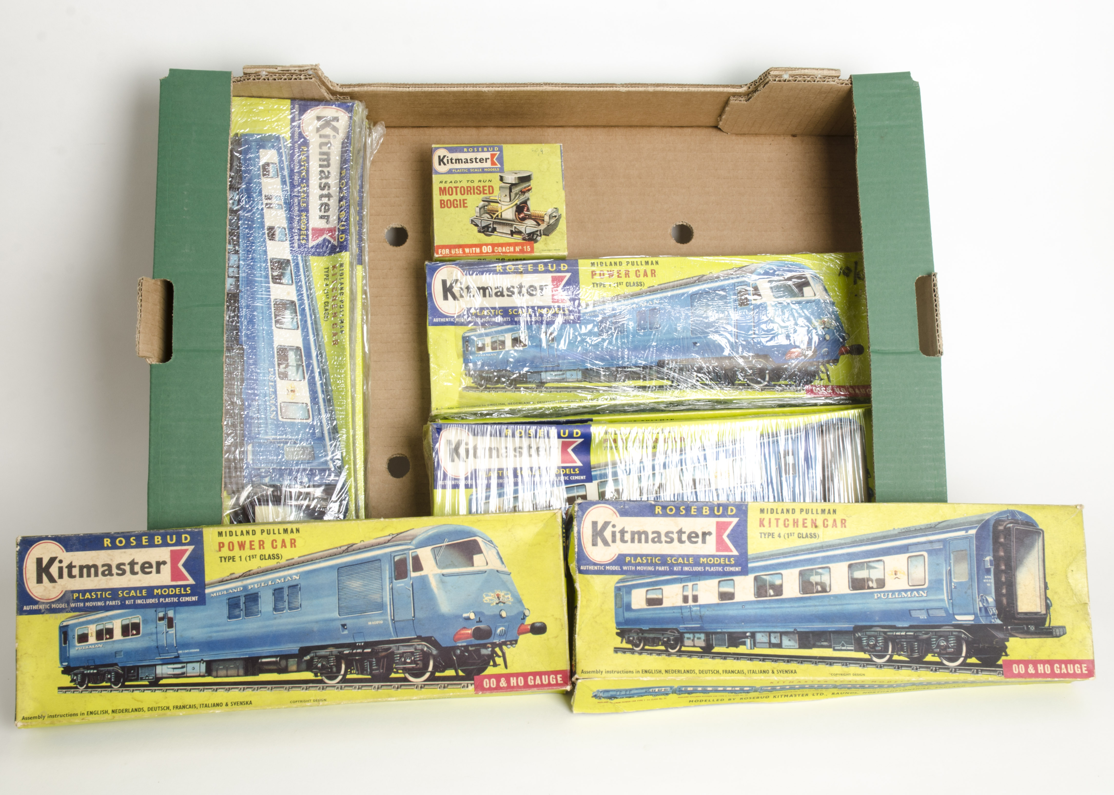 Unmade Kitmaster OO Gauge 'Blue Pullman' Train Kits and Motor Bogie, two kit 31 diesel power cars