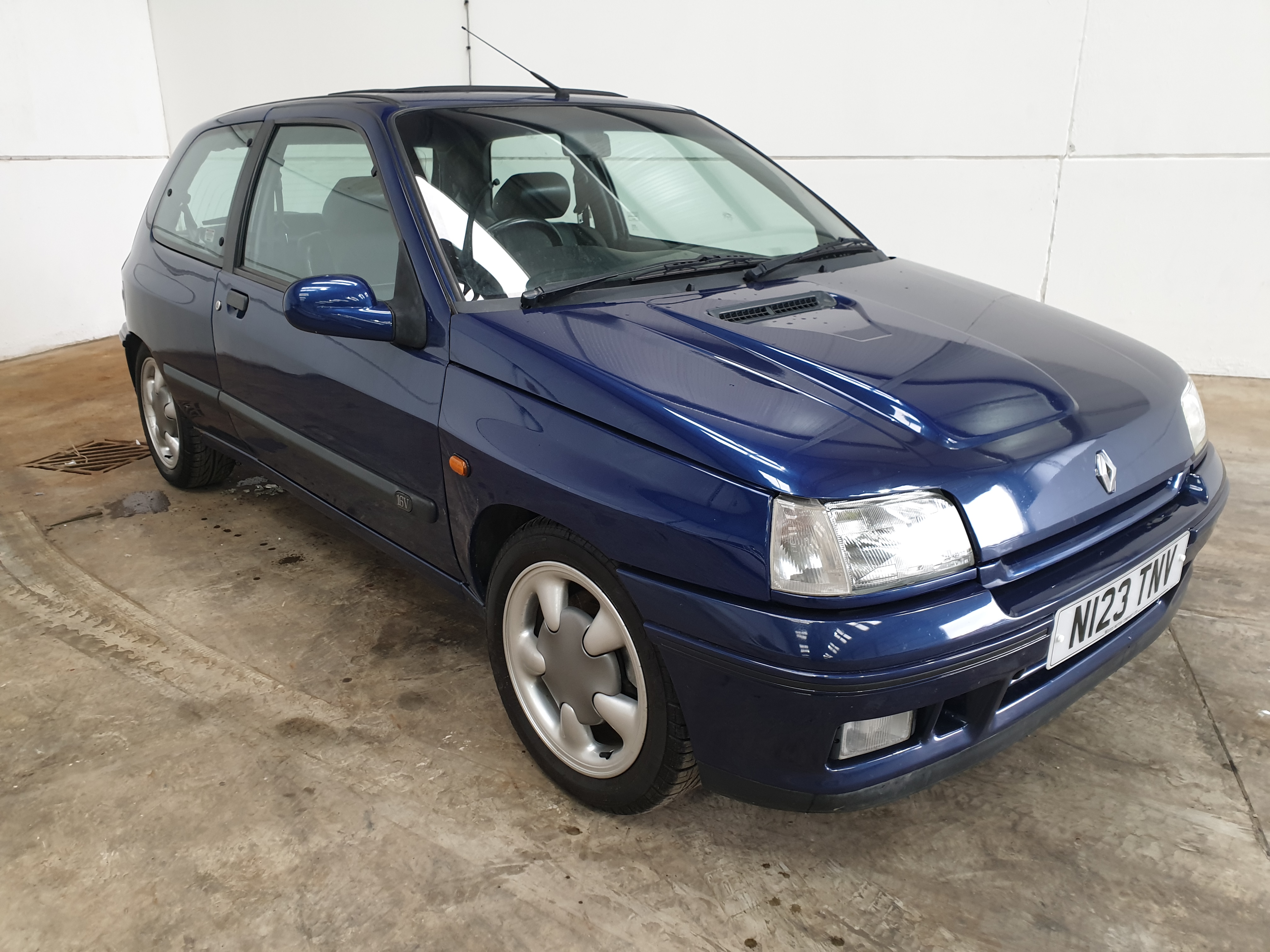 1995 Renault Clio 1.8 16V, July 2020 MOT, starts, runs and drives , v5 ...