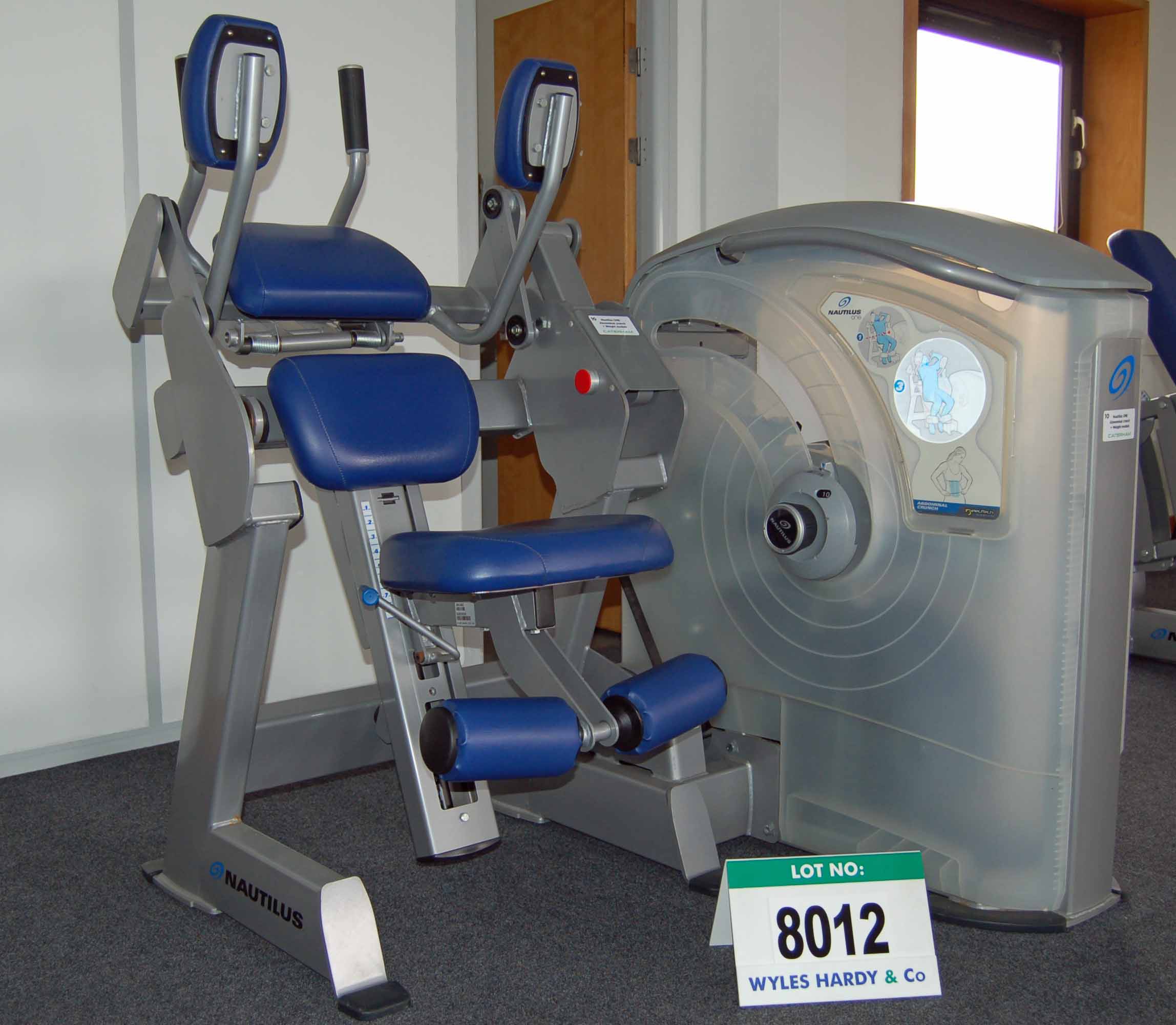 A NAUTILUS One S6AC Abdominal Crunch with Weight Module Exercise ...