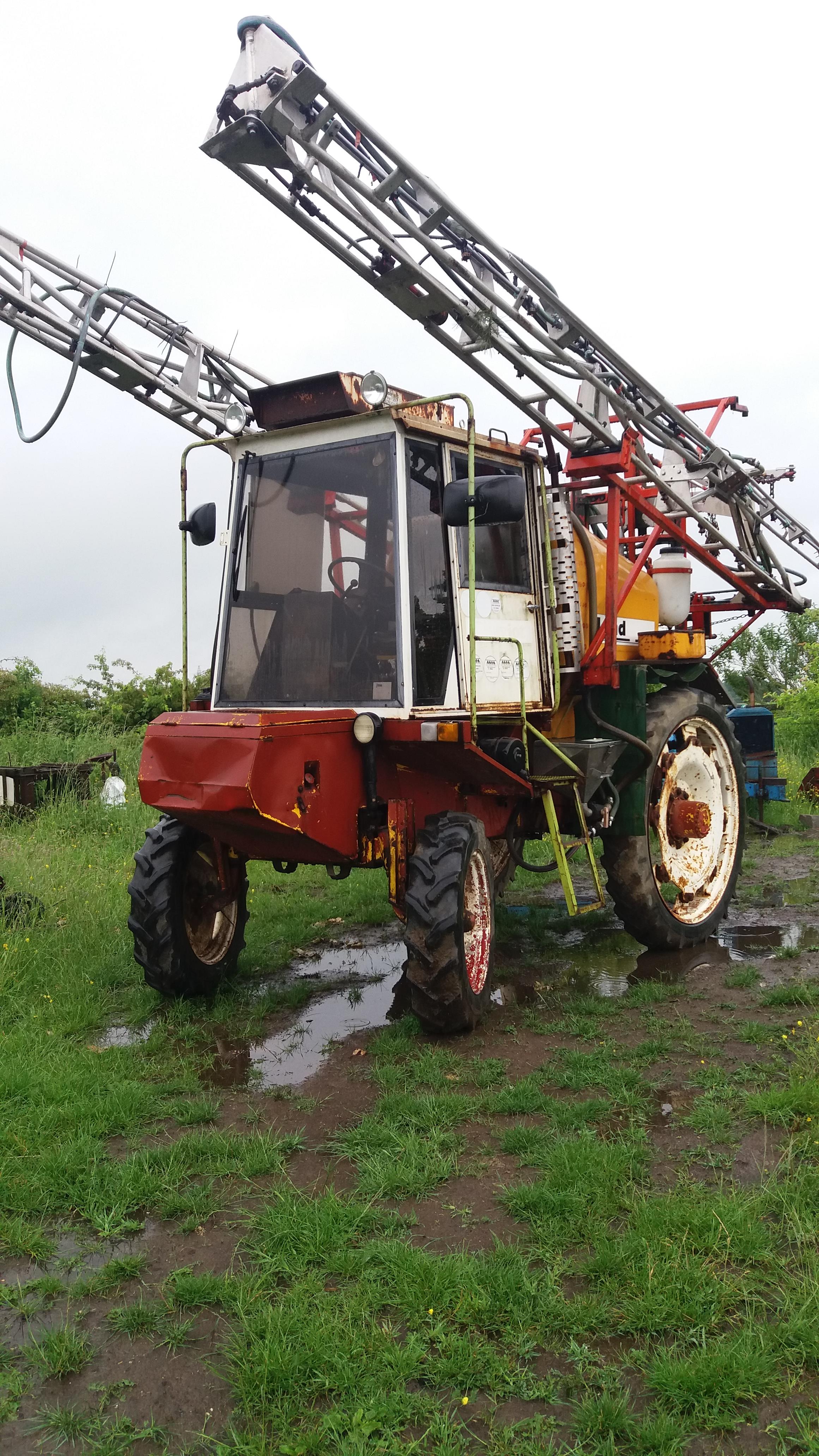 Lely Chaviot 24m sprayer with 3800odd hrs, with the diesel Land Rover ...