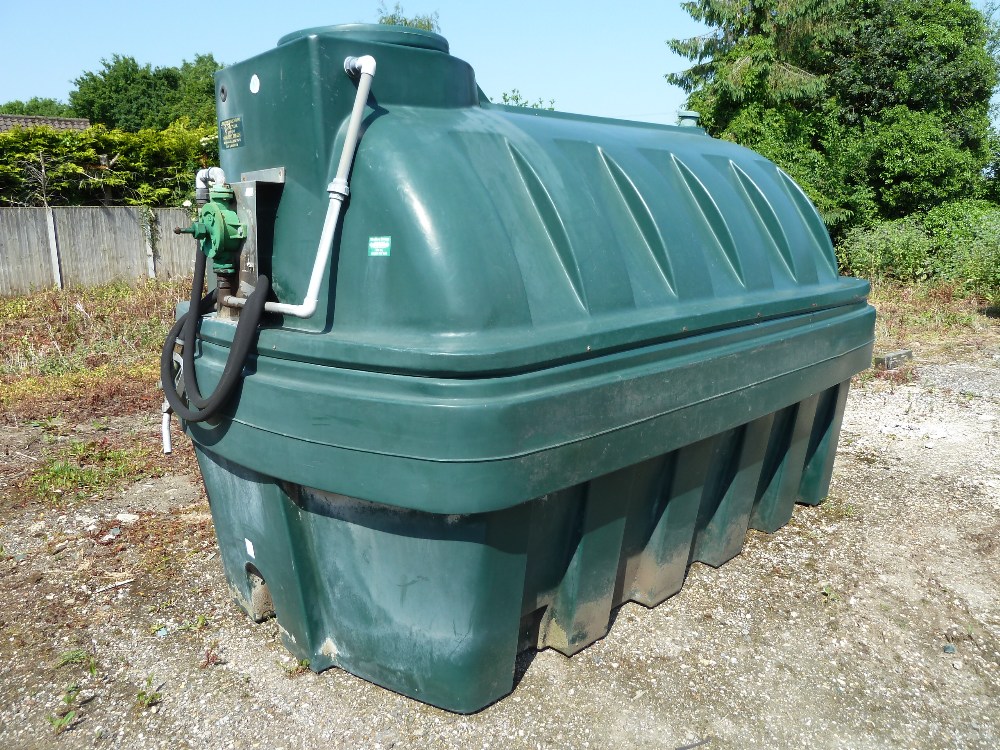 3,500 Balmoral bunded fuel tank, plastic, with hand pump (70L/min ...