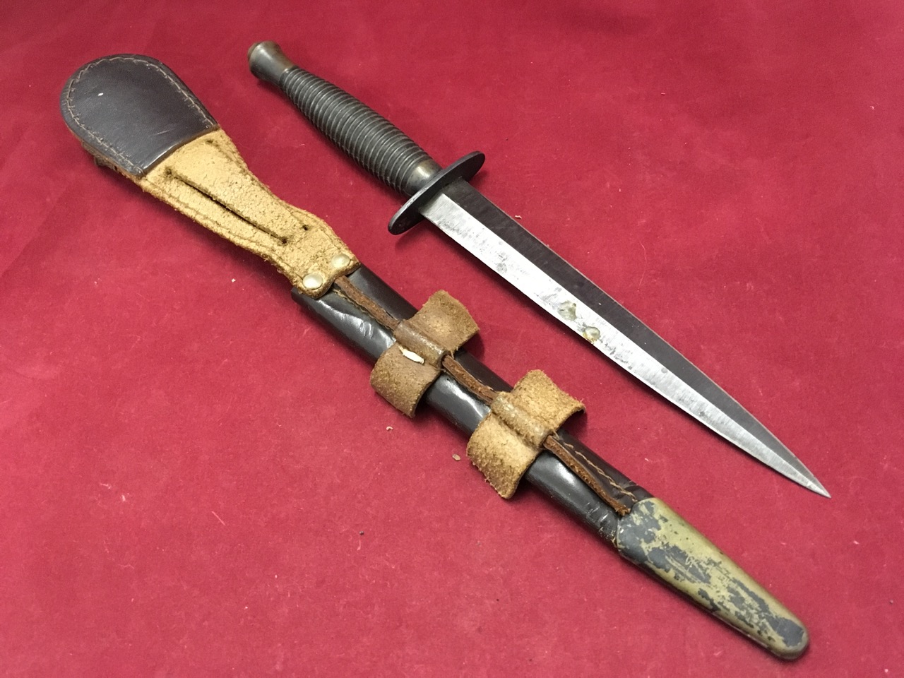 A World War II commando dagger, with tapering blade and ribbed handle ...
